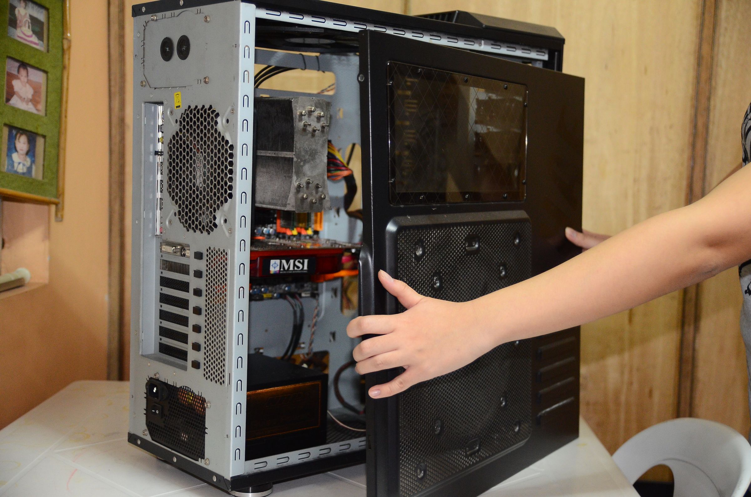 How to Install a SATA CD-ROM Drive? : 9 Steps - Instructables