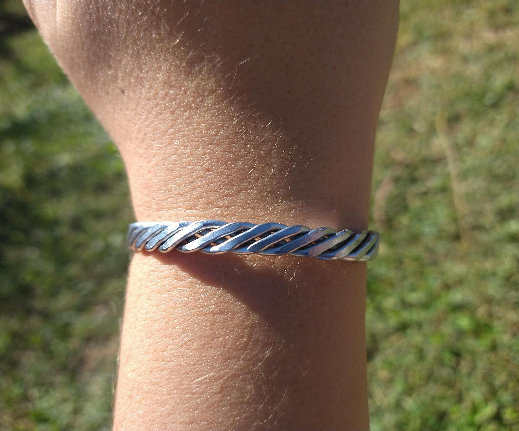 Twisted Metal Wrist Band. : 5 Steps (with Pictures) - Instructables