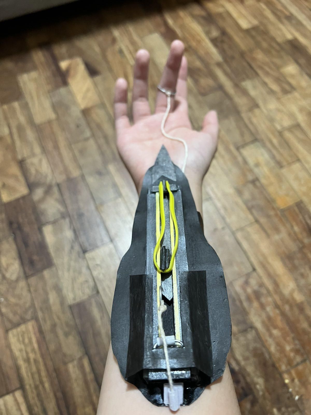 DIY Retractable Assassin's Creed IV Hidden Blade : 9 Steps (with ...