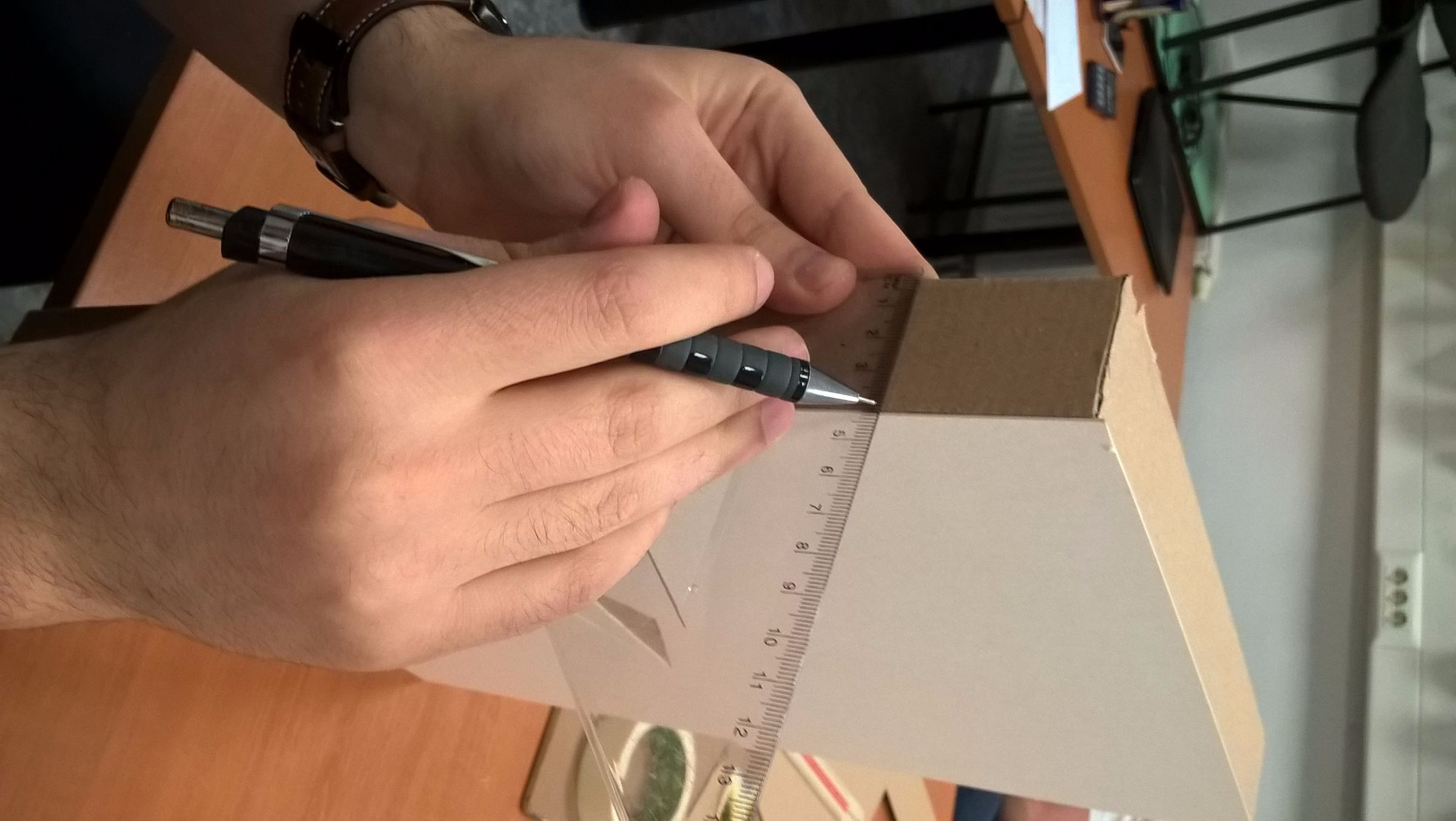 Cardboard Laptop Desk : 9 Steps (with Pictures) - Instructables