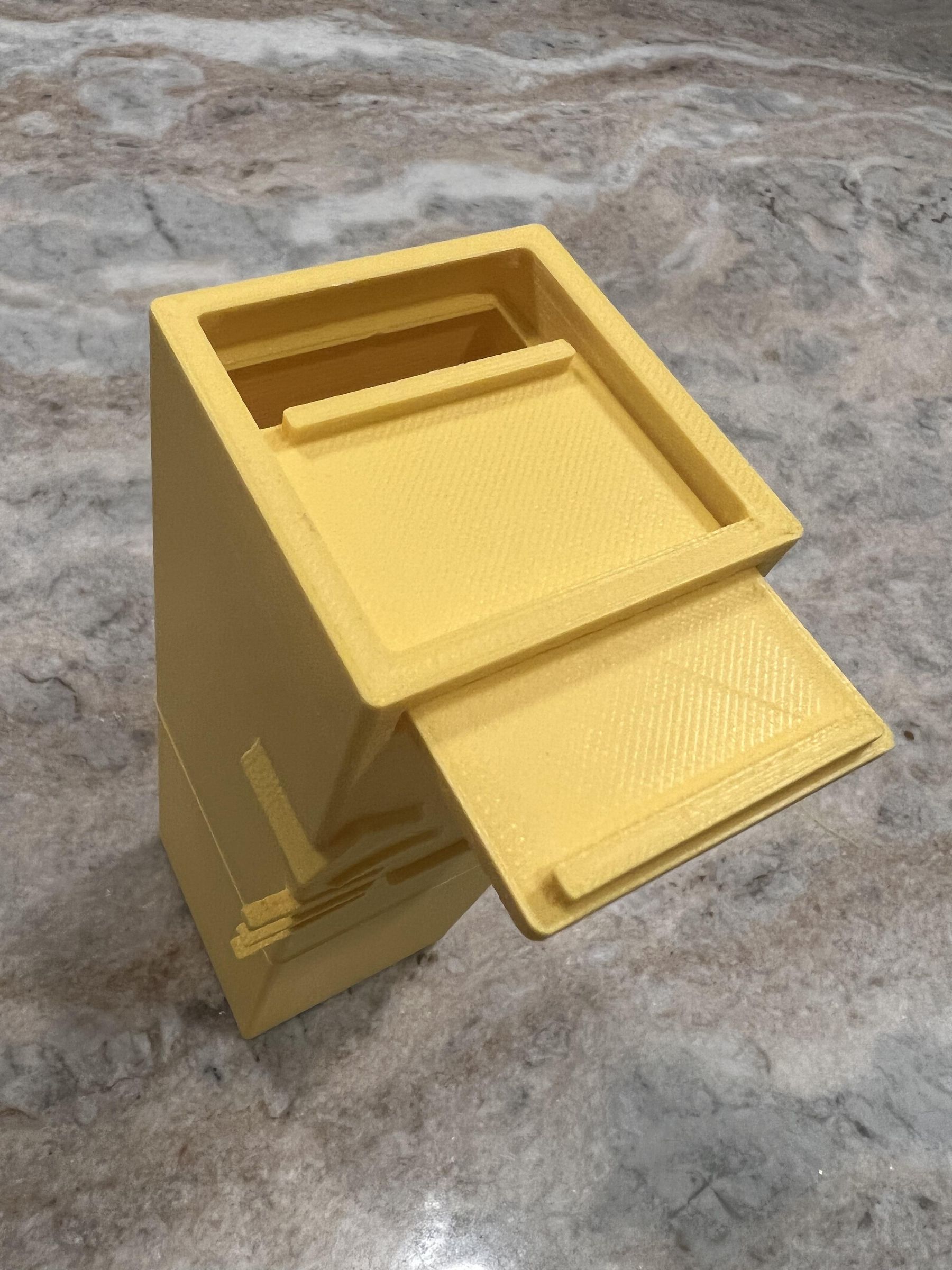 Yellow 3D Printed Cat Container With Moving Lid! : 6 Steps - Instructables