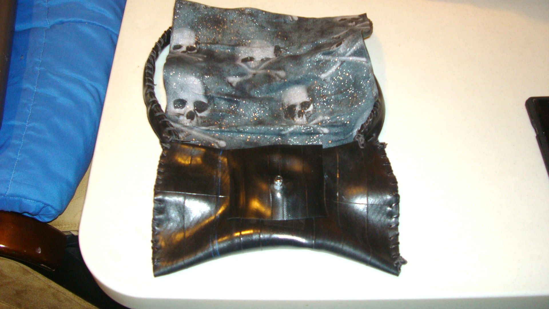 STYLISH INNER TUBE PURSE : 18 Steps (with Pictures) - Instructables