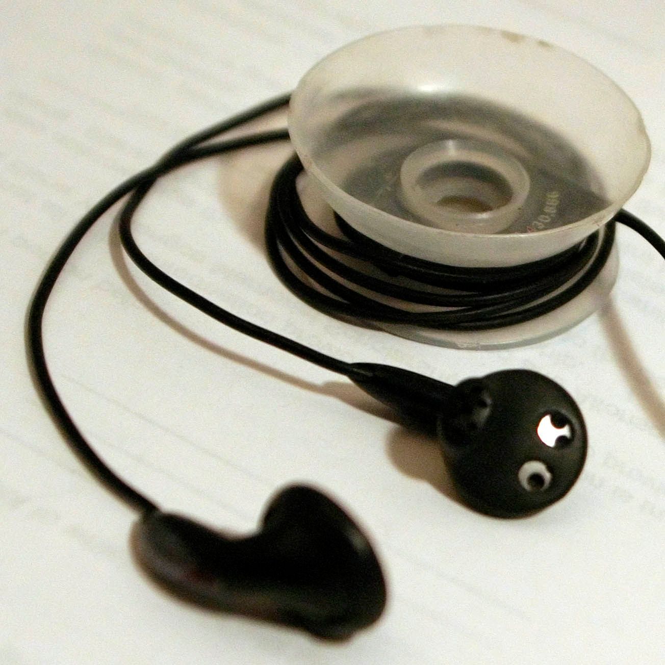 Headphone Cord Manager : 3 Steps - Instructables