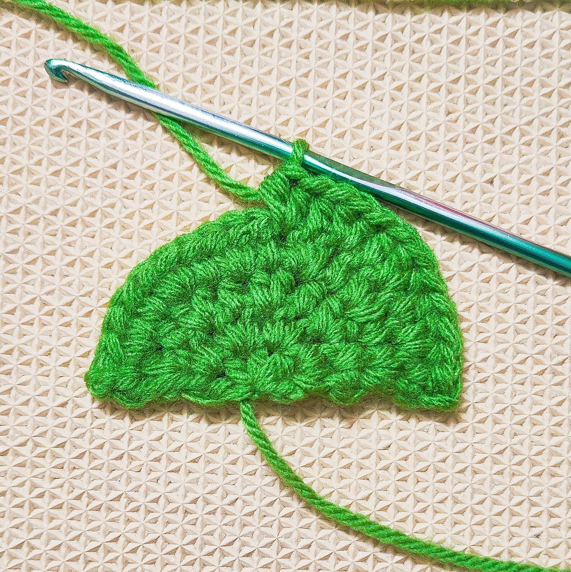 How to Make a Perfect Semi Circle With Half Double Crochets : 7 Steps ...
