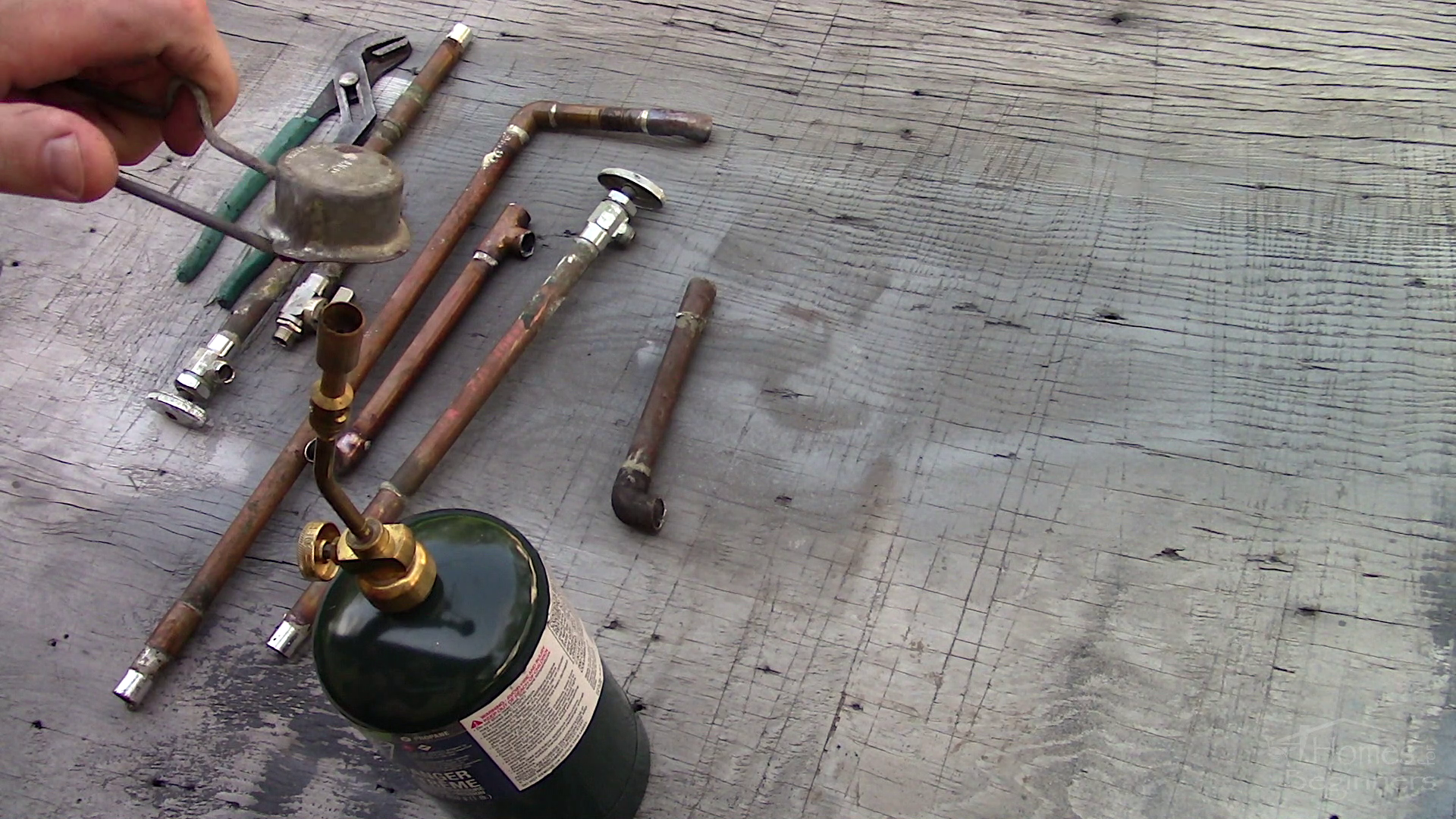 How to Desolder and Clean Copper Pipe and Fittings : 6 Steps ...