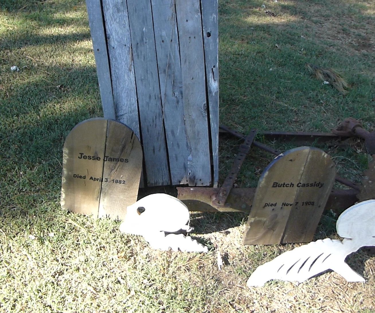 DIY Simple Pallet Tombstones : 7 Steps (with Pictures) - Instructables