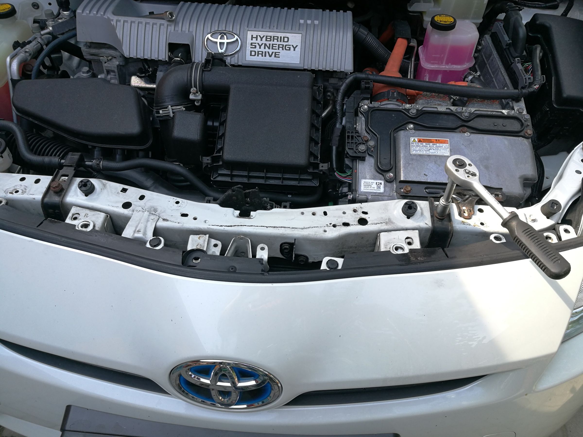 Toyota Prius Gen 3 Front Cooler Cleaning : 6 Steps (with Pictures ...