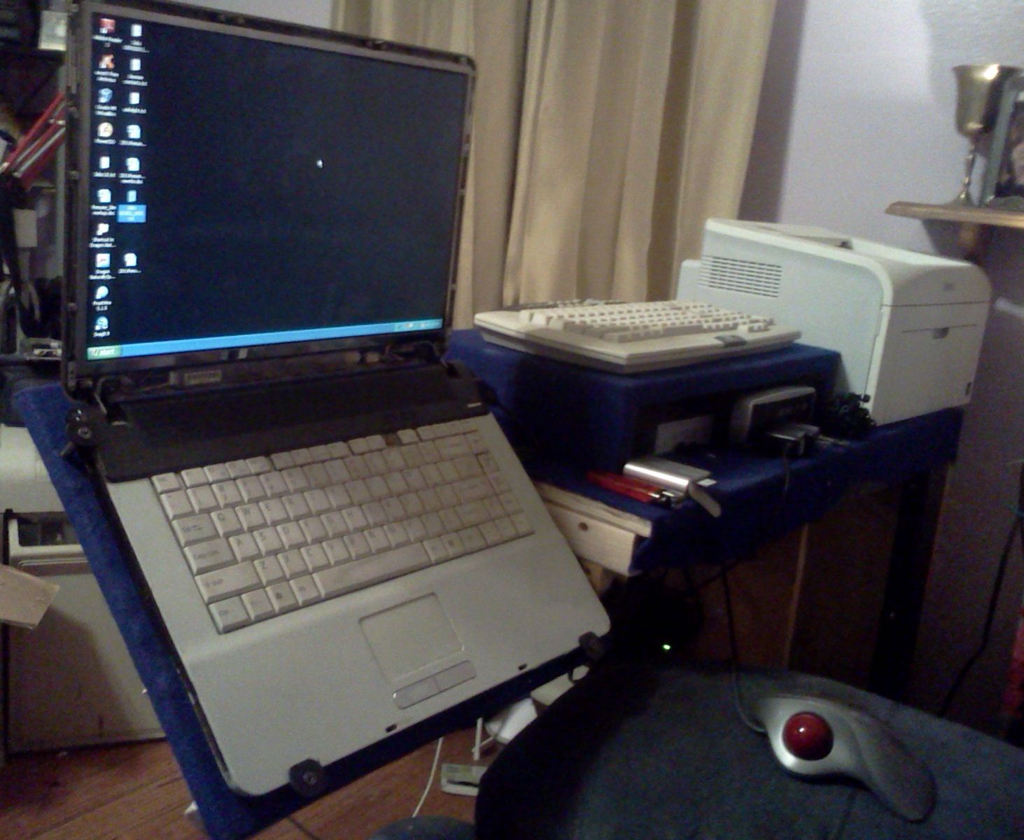 How to Build a Rotating Laptop Mobile Stand : 10 Steps - Instructables