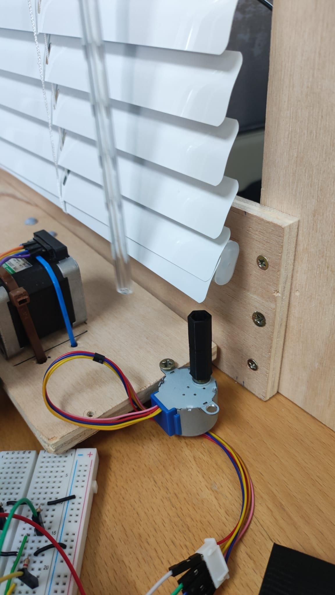 Self-regulating Motorized Blinds : 5 Steps - Instructables