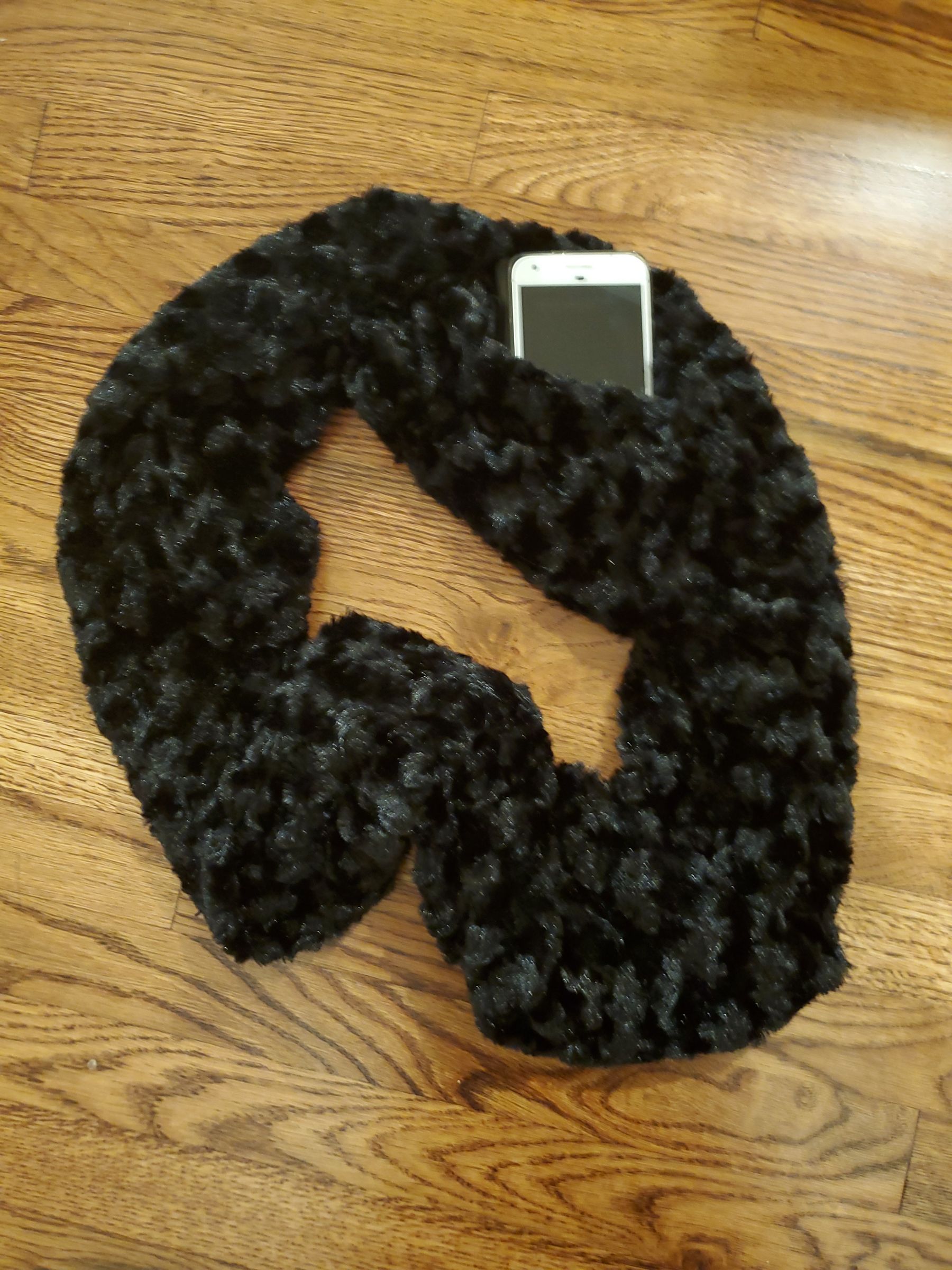 Faux Fur Mobius Infinity Scarf With Hidden Pocket : 10 Steps (with ...