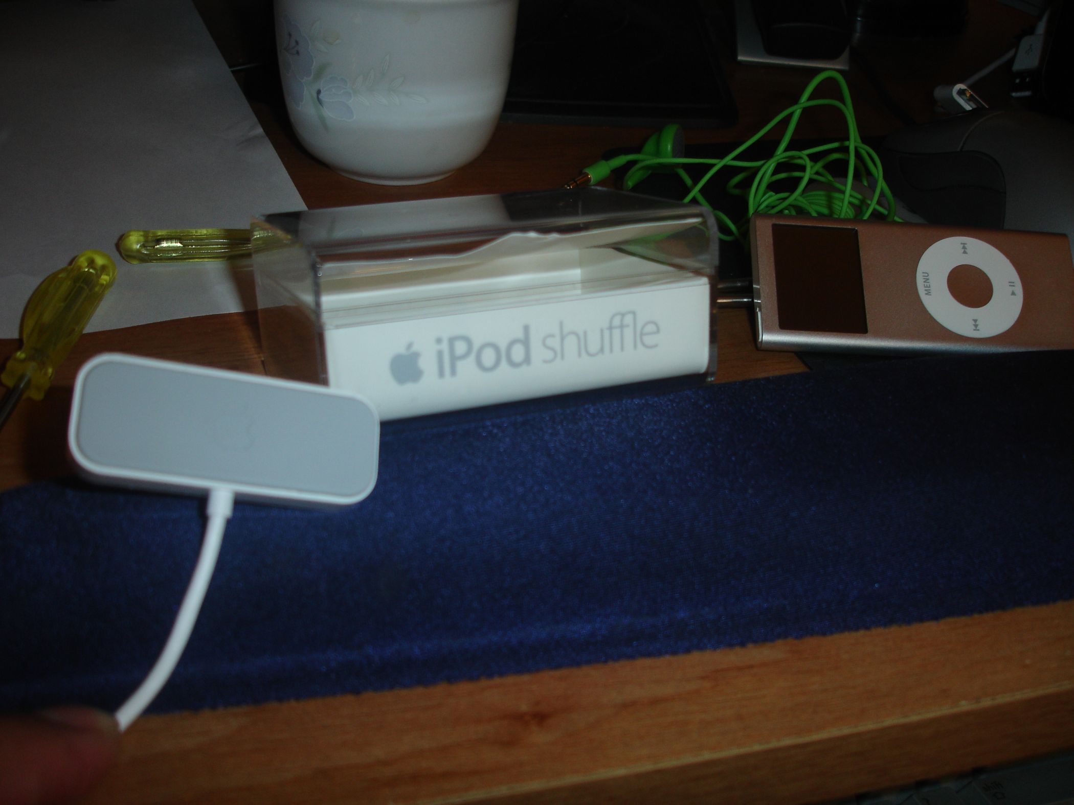 Ipod Nano Stand/charger Out of Ipod Shuffle. - Instructables