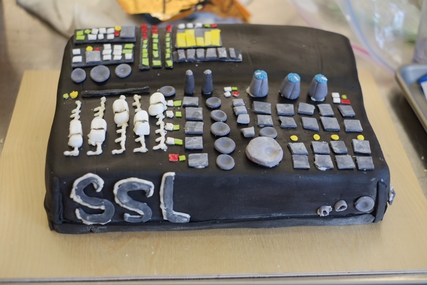 Soundboard Cake With Working Volt Meters : 12 Steps (with Pictures ...