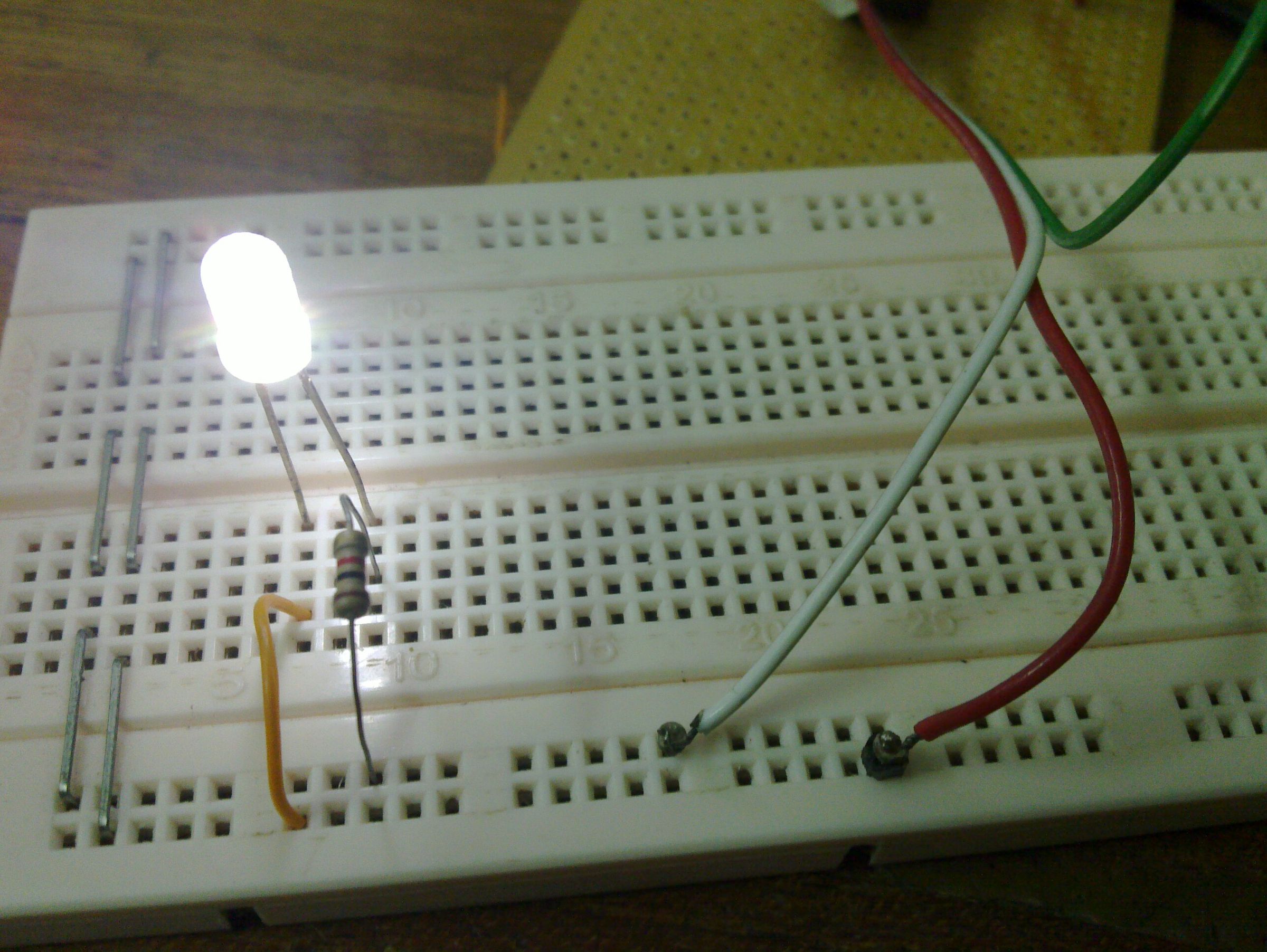 How to Use a Breadboard : 5 Steps (with Pictures) - Instructables