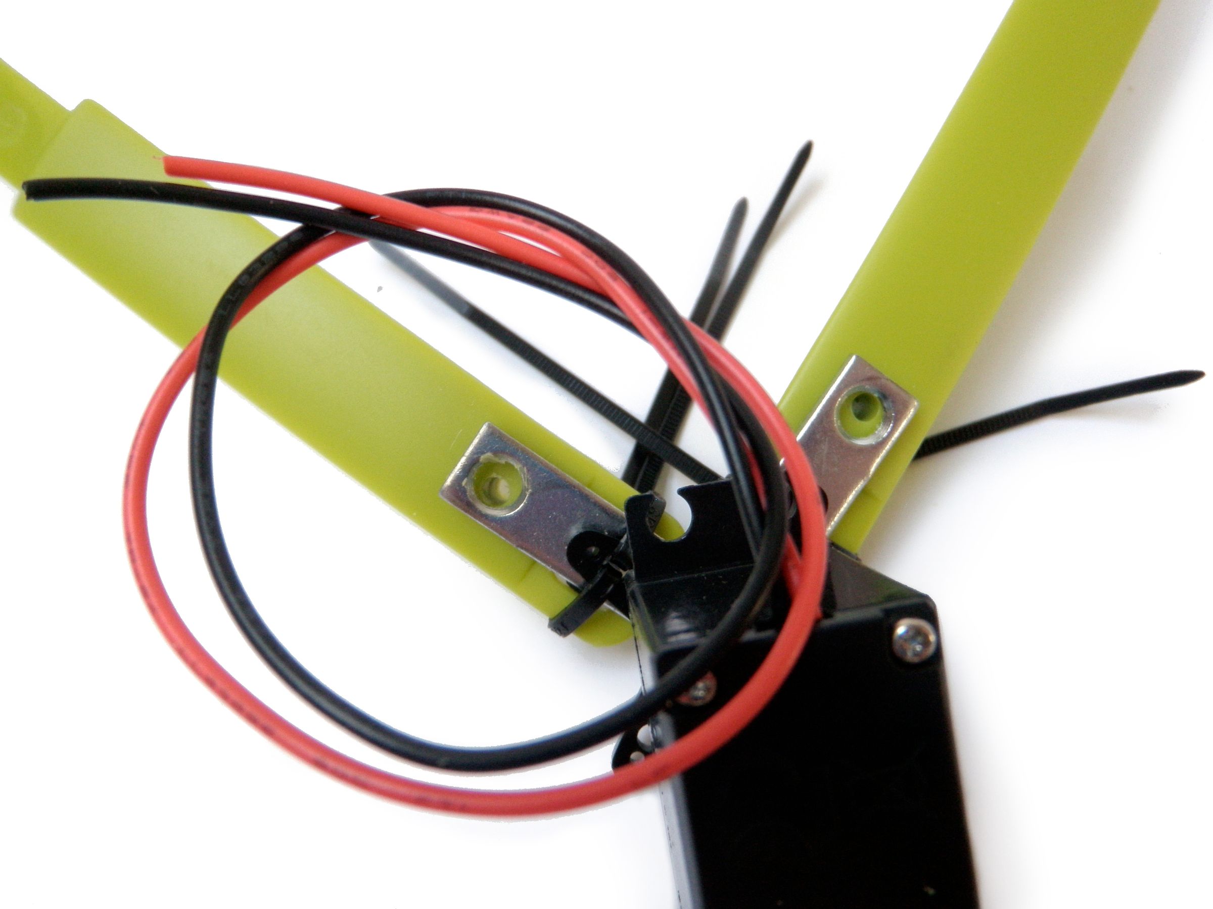 Simple Bots: Skitter : 20 Steps (with Pictures) - Instructables