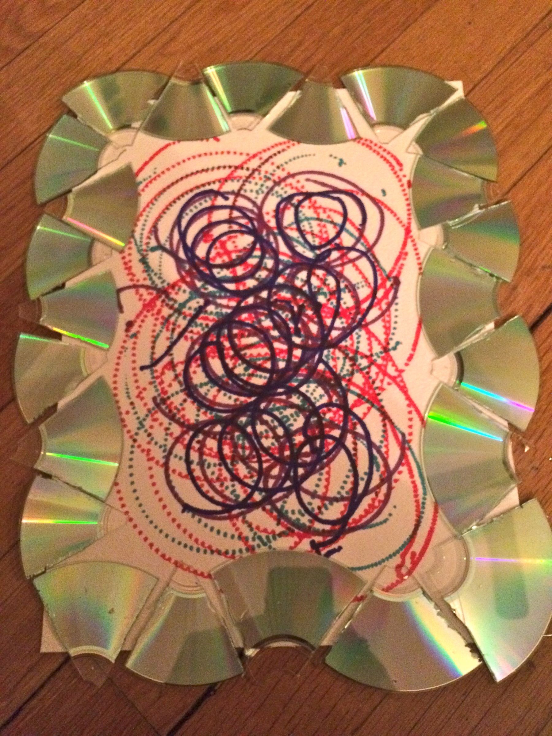 BROKEN CD ART FRAME : 7 Steps - Instructables