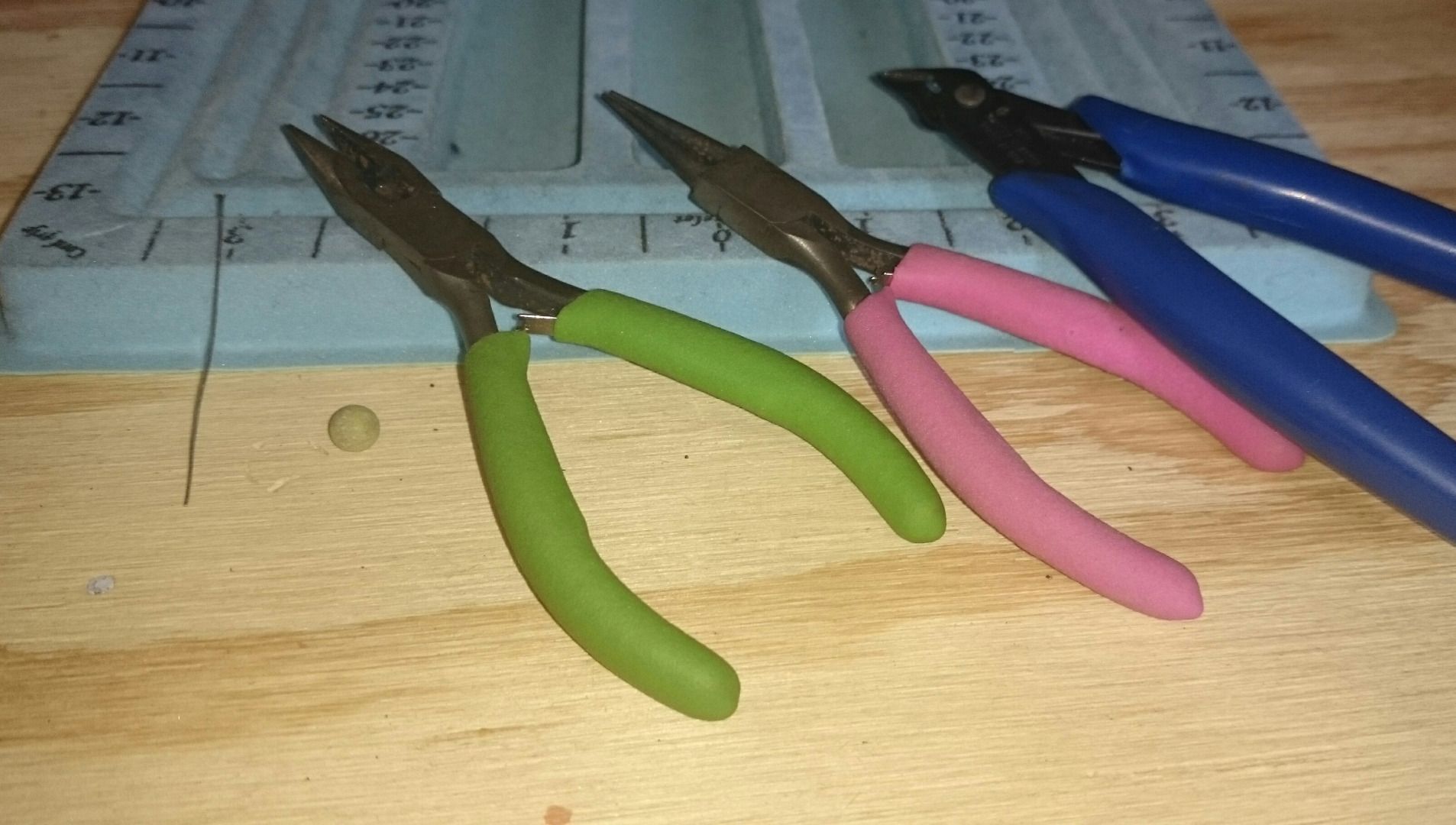 Wire Wrapping Basics: Wire Wrap Head Pin : 12 Steps - Instructables