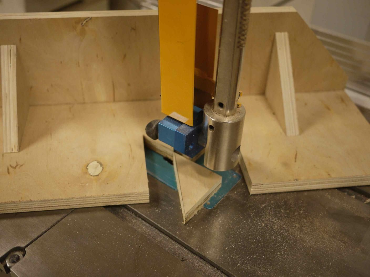 Tall Bandsaw Resaw Fence - Made at Techshop : 5 Steps - Instructables