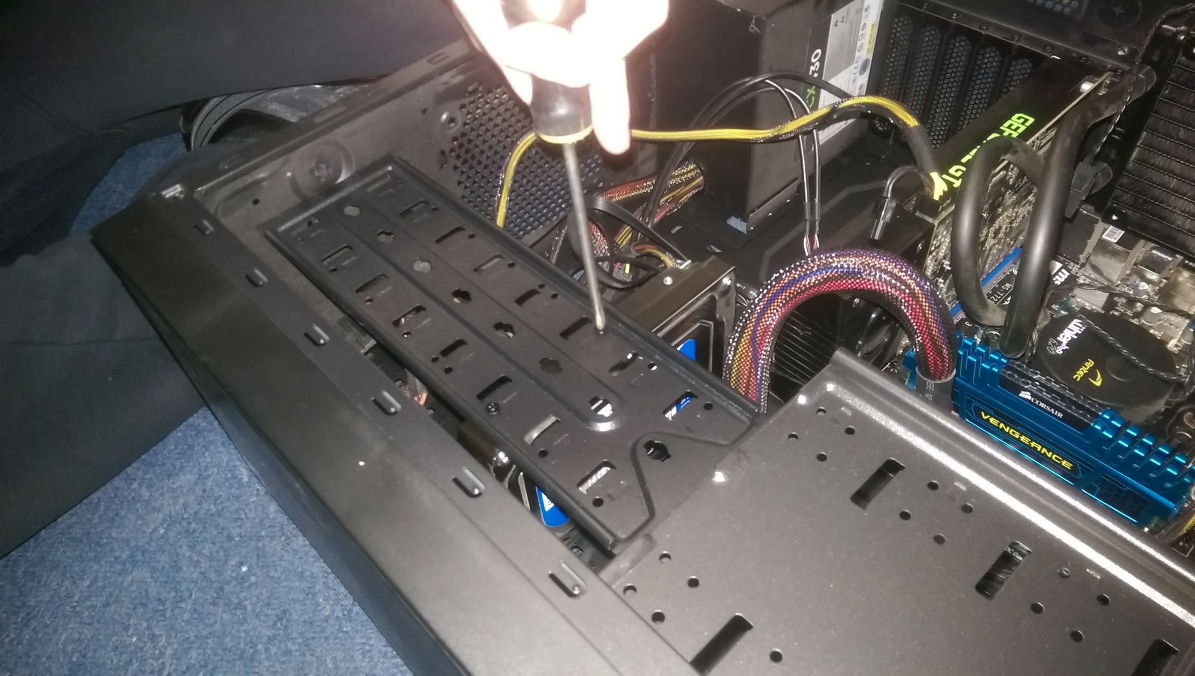 How to Put Together a Computer : 10 Steps (with Pictures) - Instructables