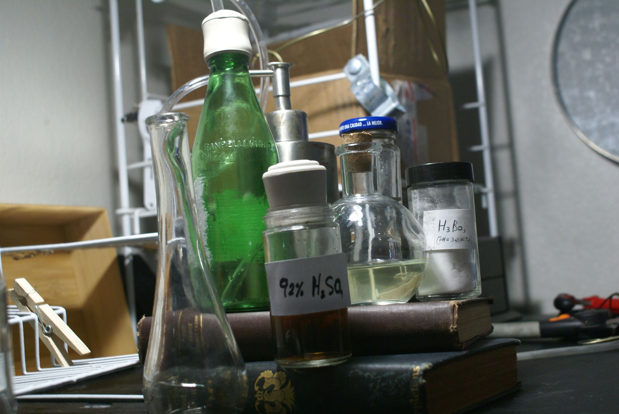 Set Up Your Home Chemistry Lab : 9 Steps (with Pictures) - Instructables