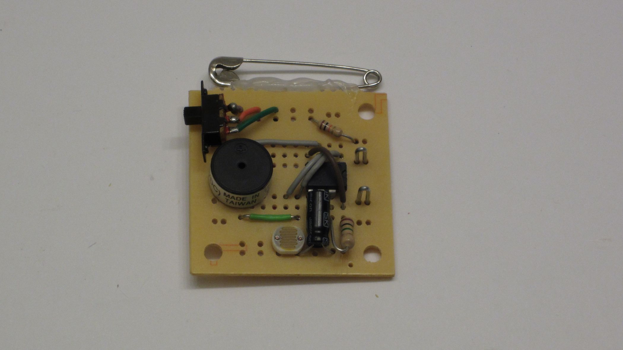 Flashlight Tag Light Sensitive Badges : 8 Steps - Instructables