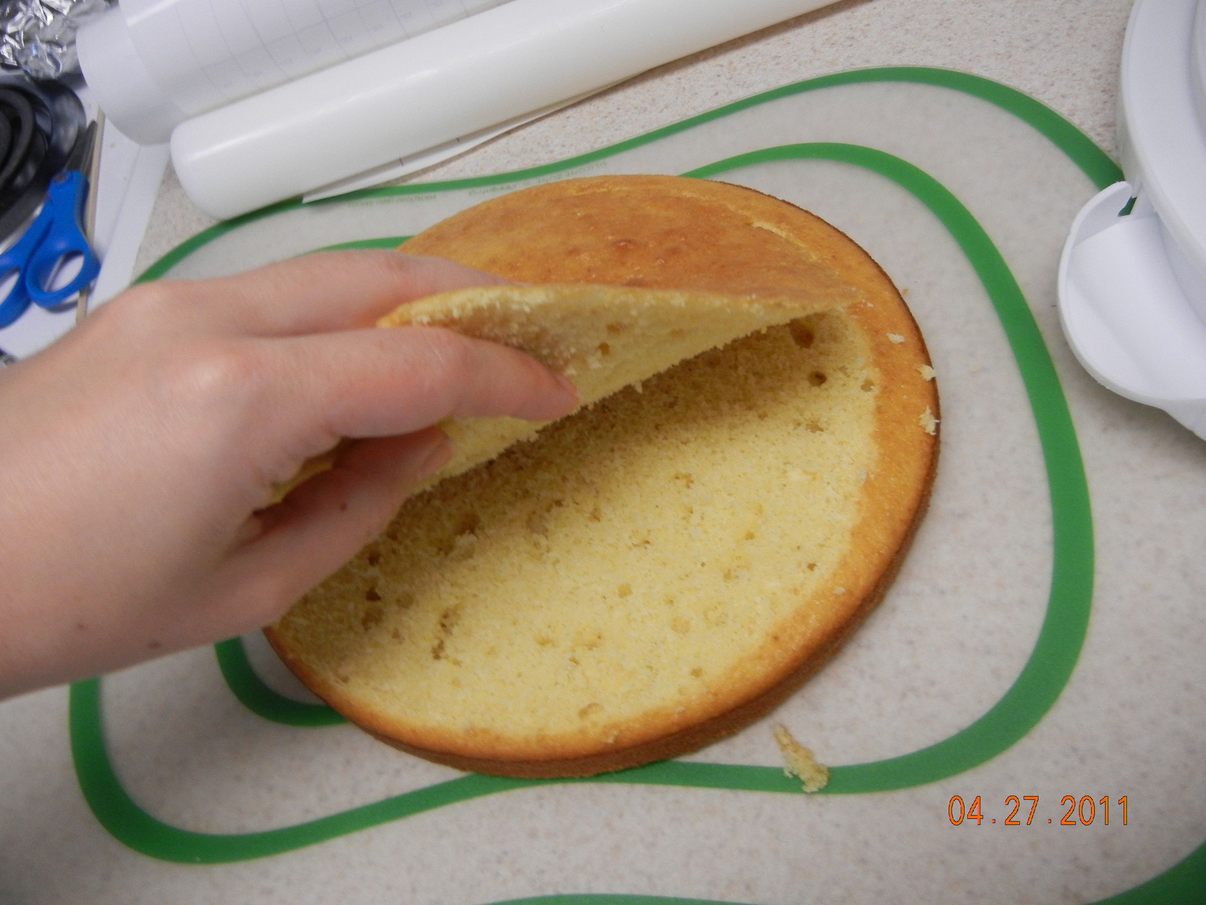 Basic Fondant Cake : 5 Steps (with Pictures) - Instructables