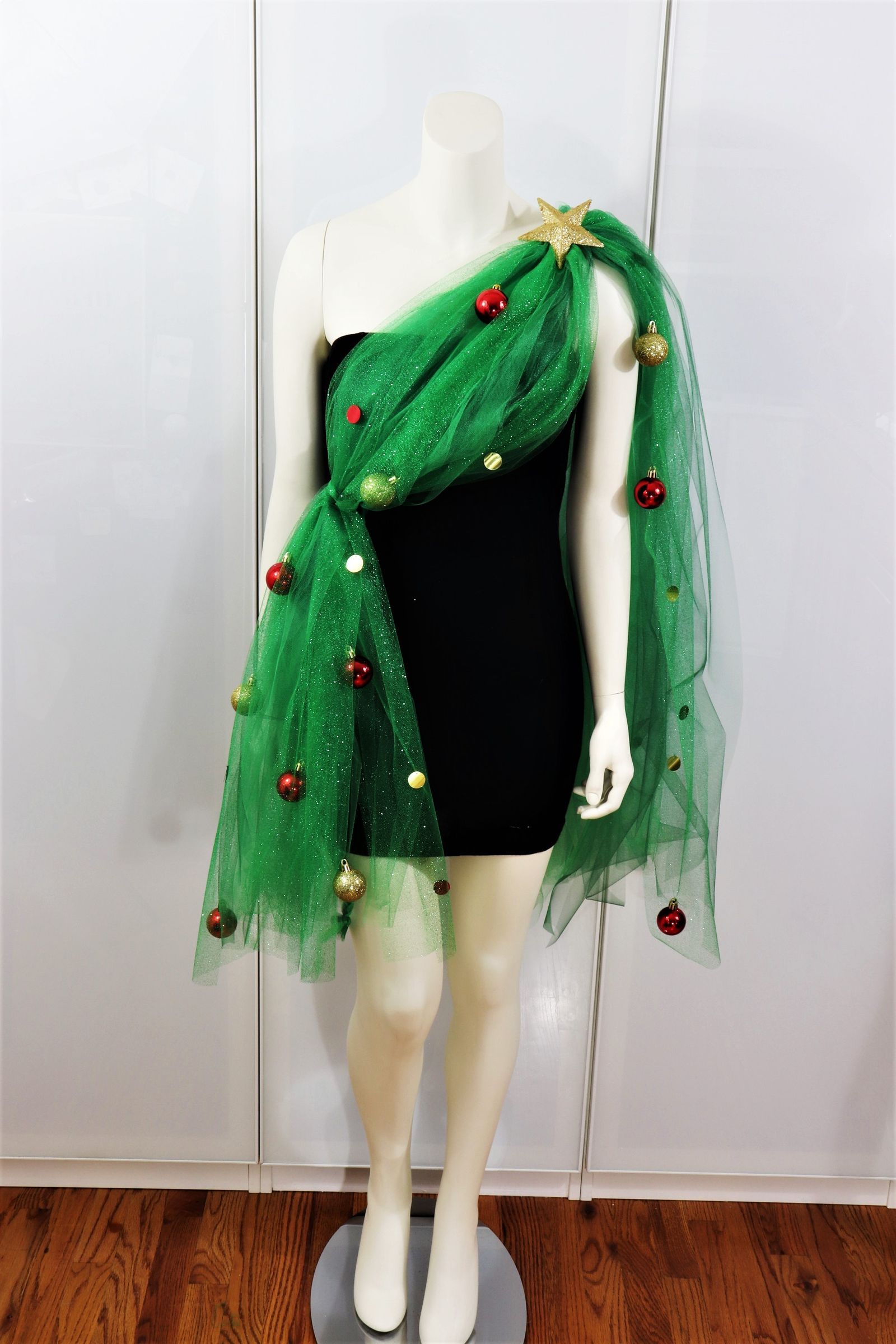 Festive Multi-Way Brooch Scarf Accessory : 18 Steps (with Pictures ...