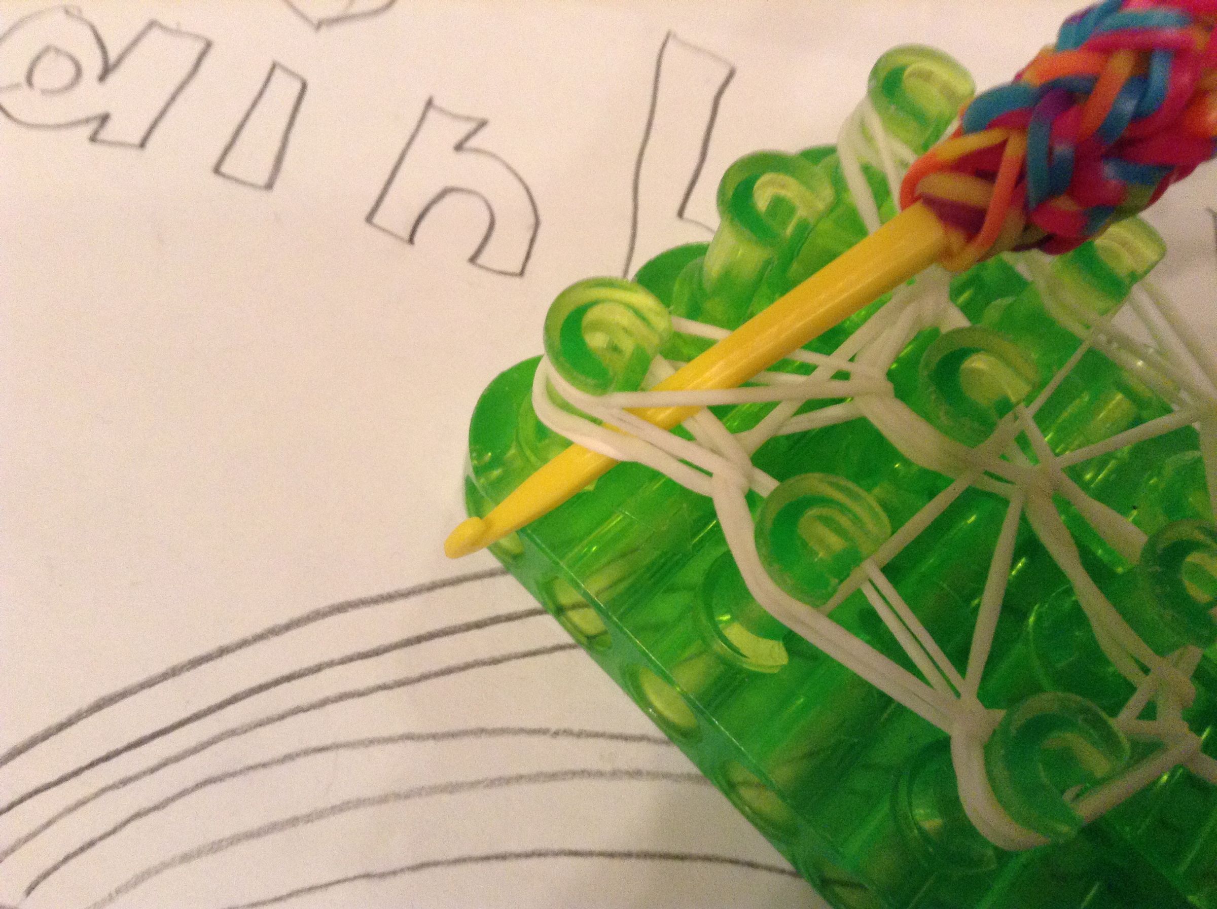 Rainbow Loom Heart Charm : 7 Steps - Instructables