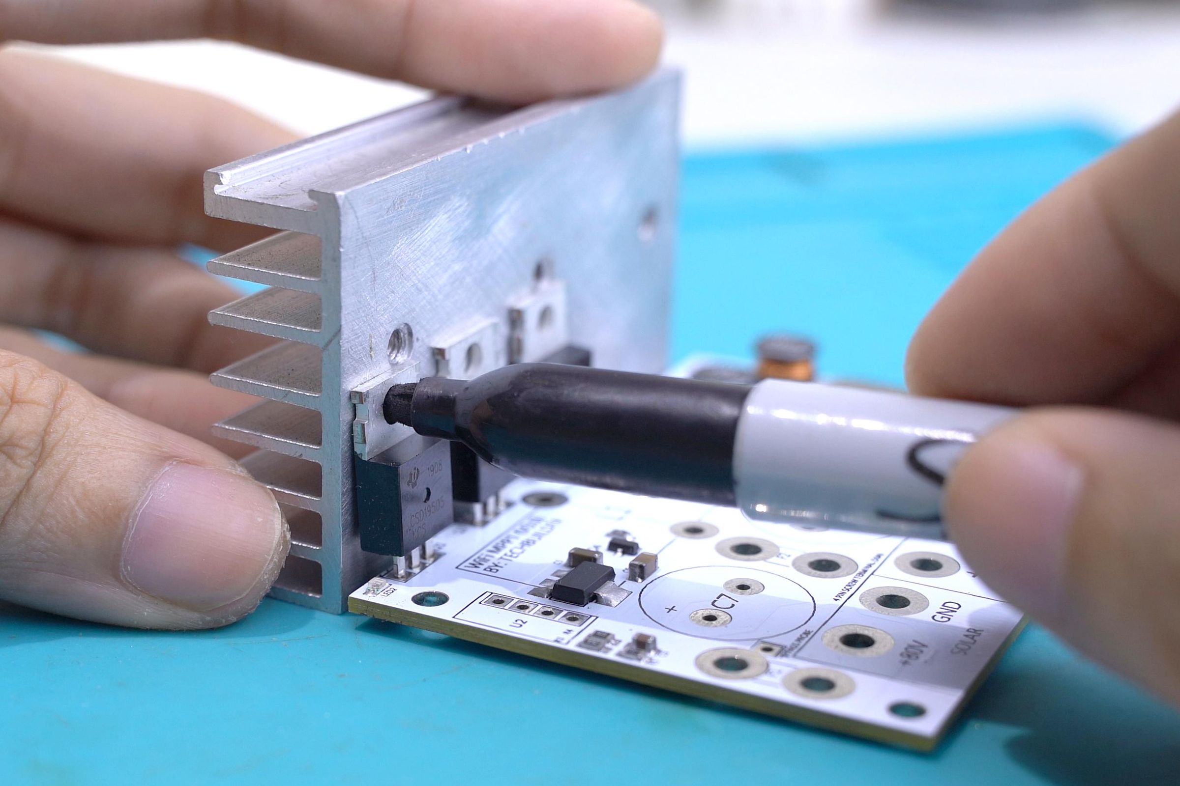 1kW Arduino MPPT Solar Charge Controller (ESP32 + WiFi) : 46 Steps ...