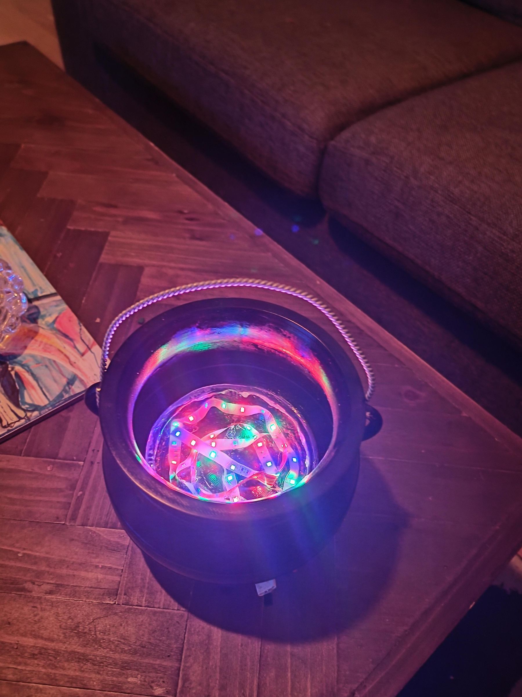 Steaming Led Cauldron : 10 Steps - Instructables