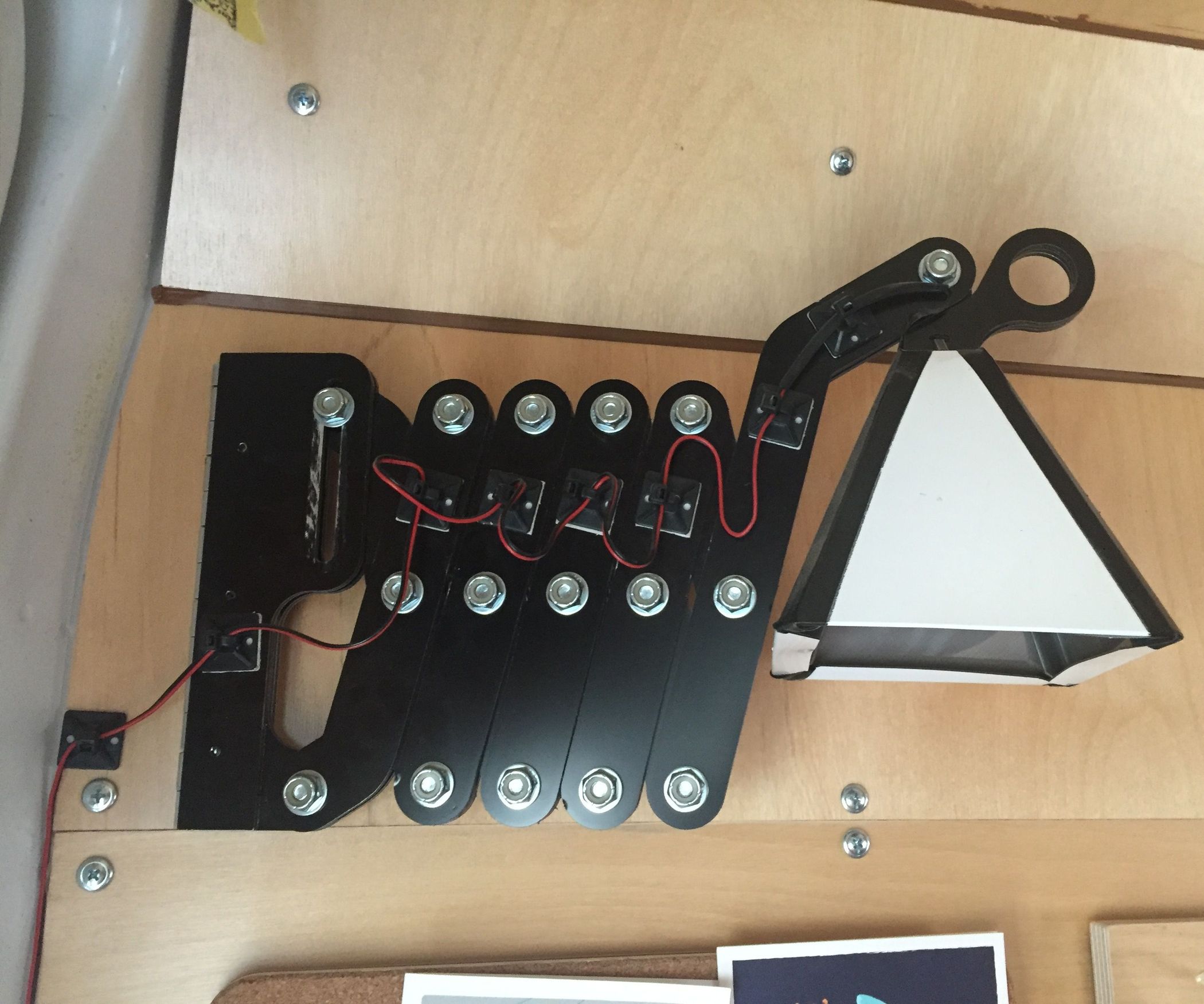 LED Scissor-Gate Lamp! : 3 Steps (with Pictures) - Instructables