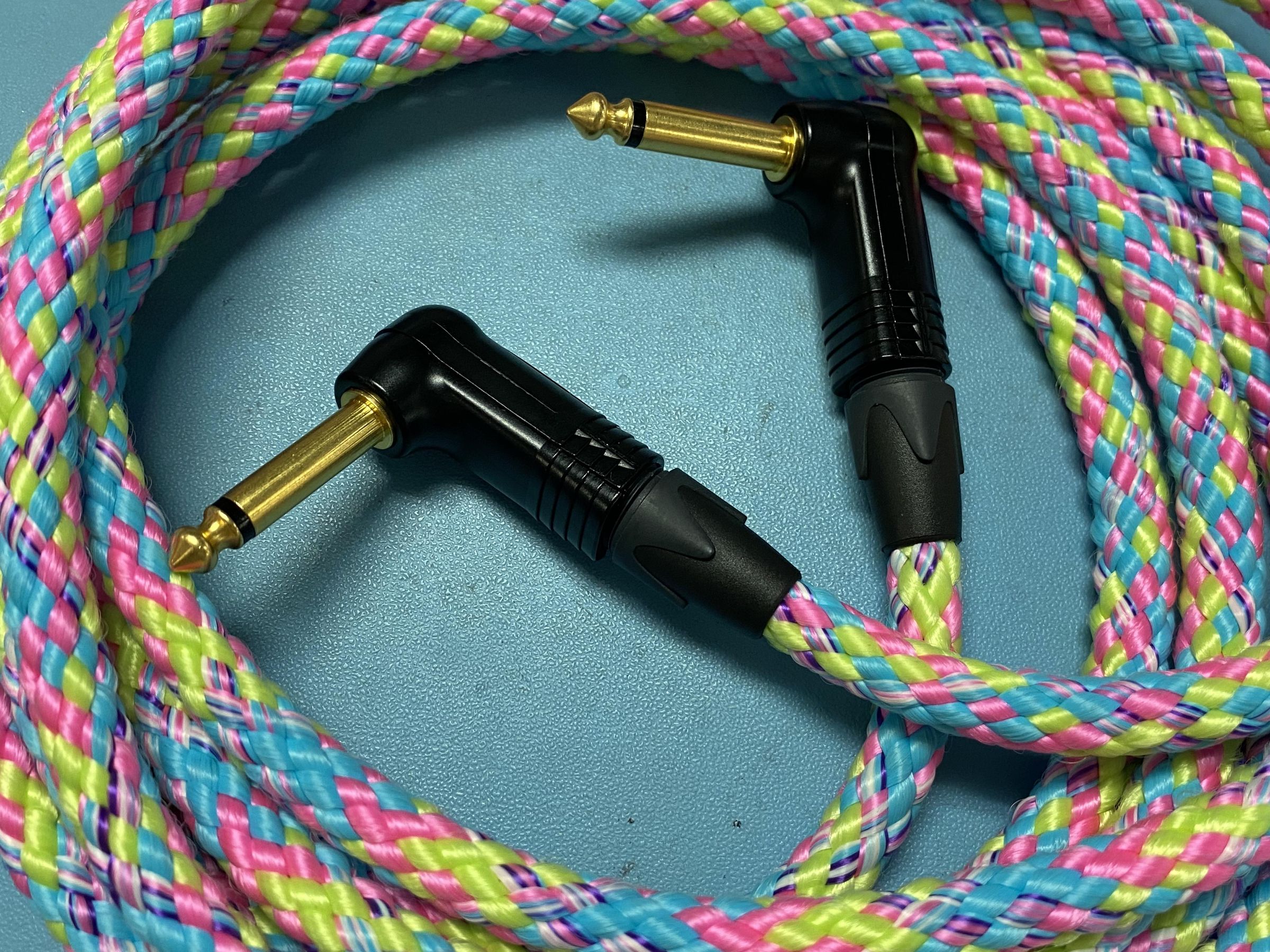 Rainbow Paracord Guitar Cable : 8 Steps (with Pictures) - Instructables
