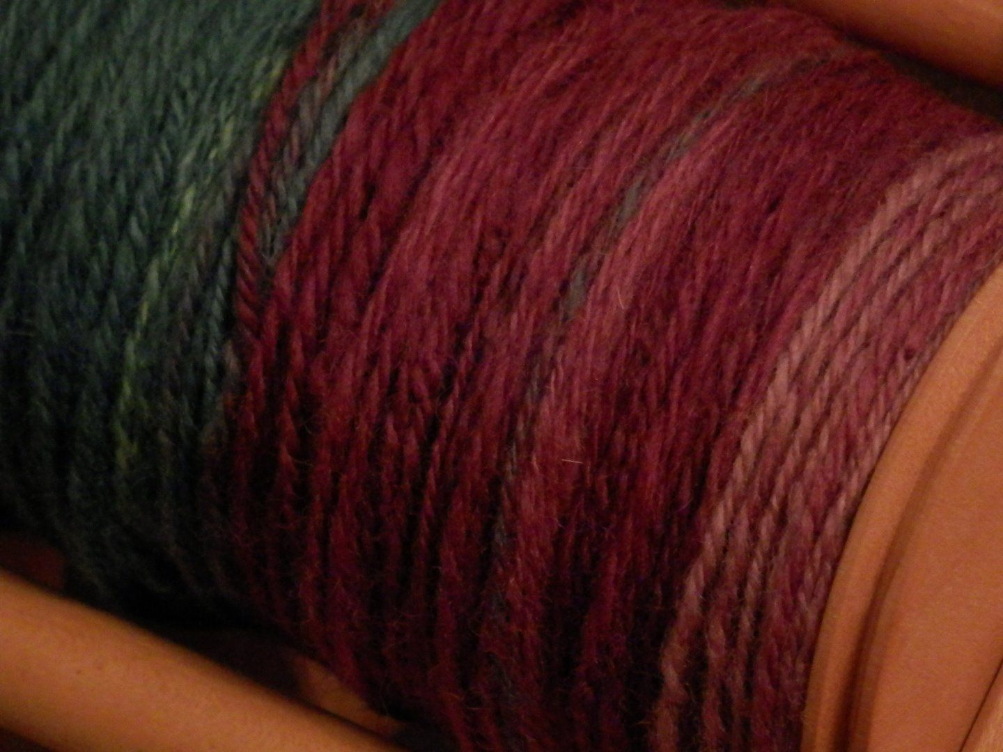 How to Spin a Rainbow Gradient Yarn : 9 Steps (with Pictures ...