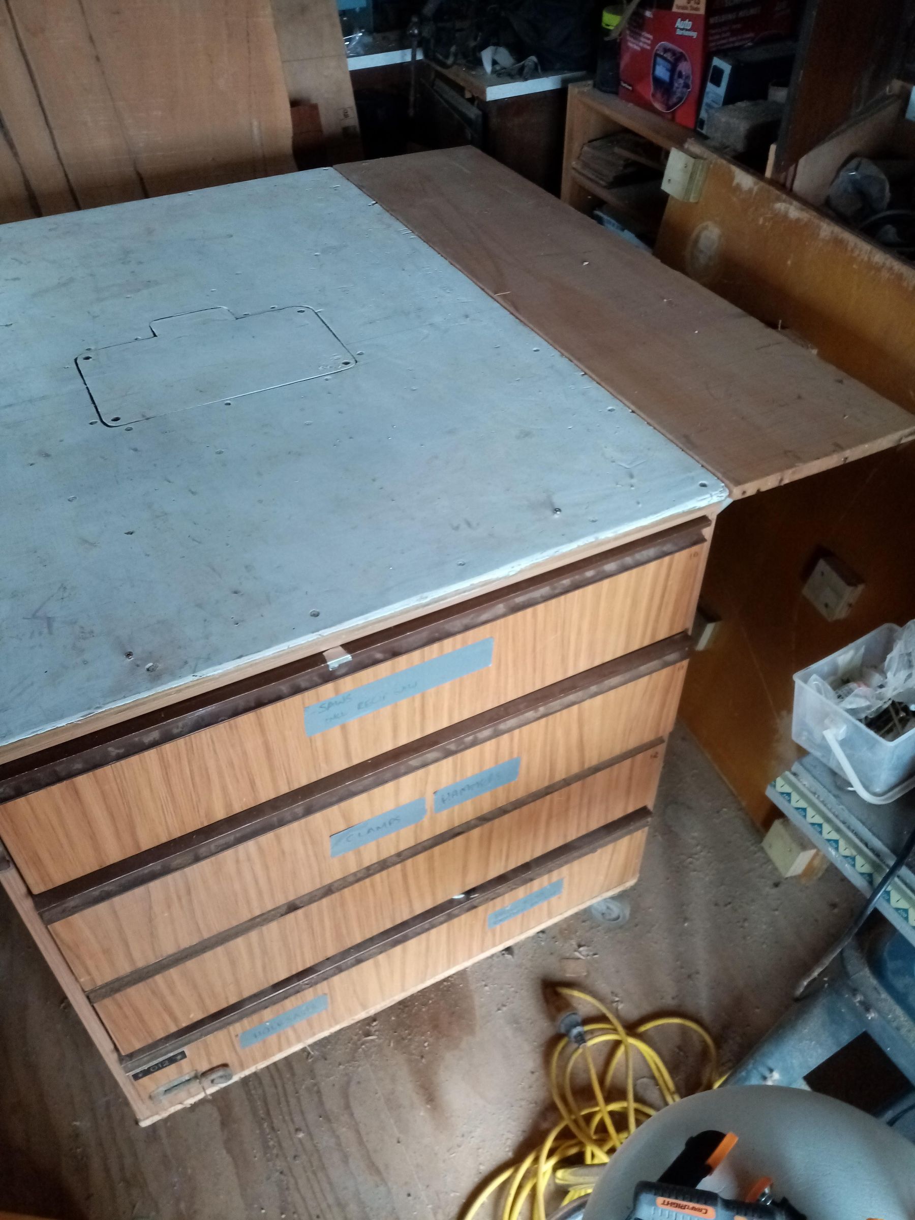 Evolution of a Workbench : 32 Steps (with Pictures) - Instructables