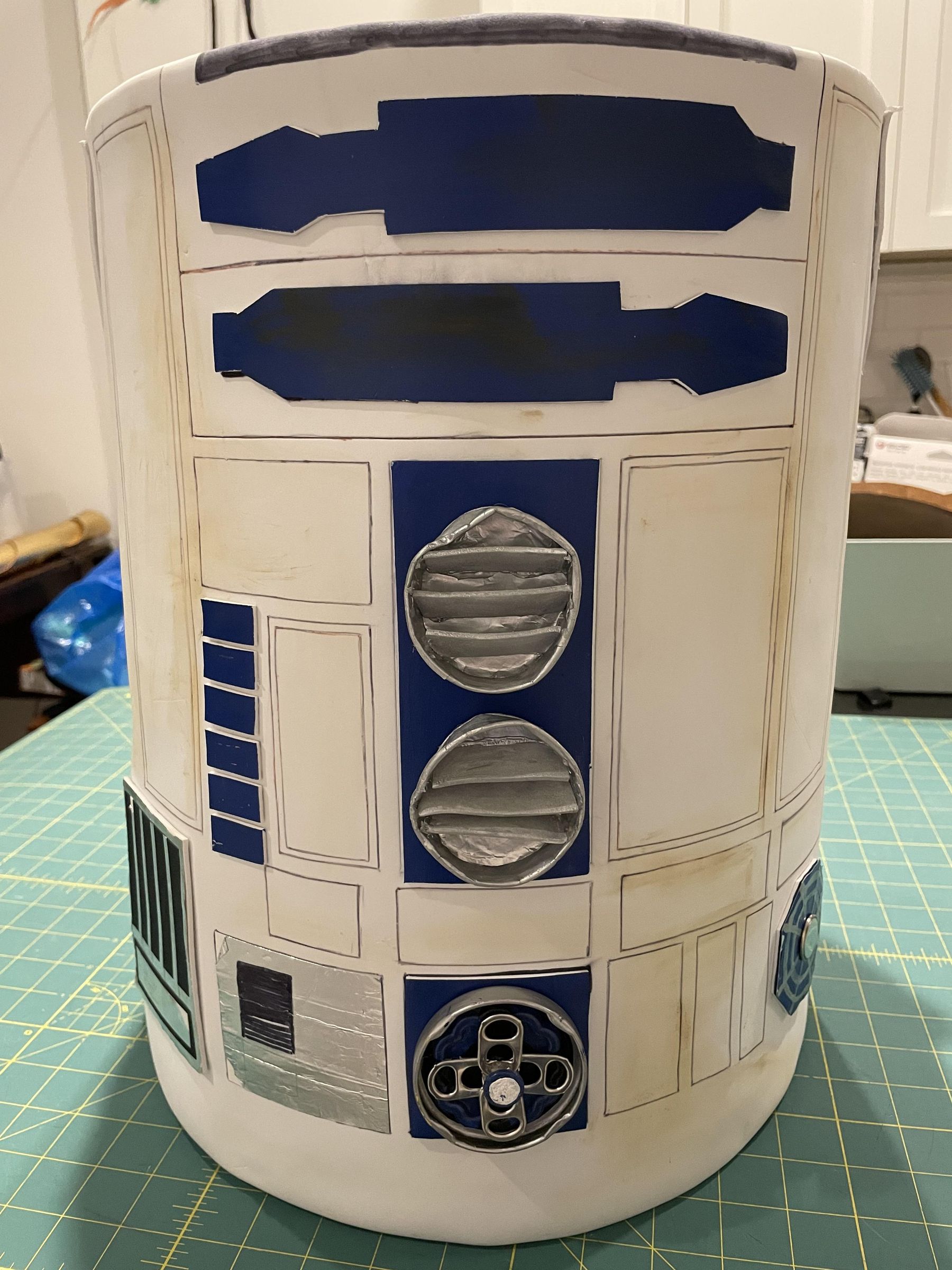 Star Wars R2-D2 Costume for Child : 6 Steps (with Pictures) - Instructables