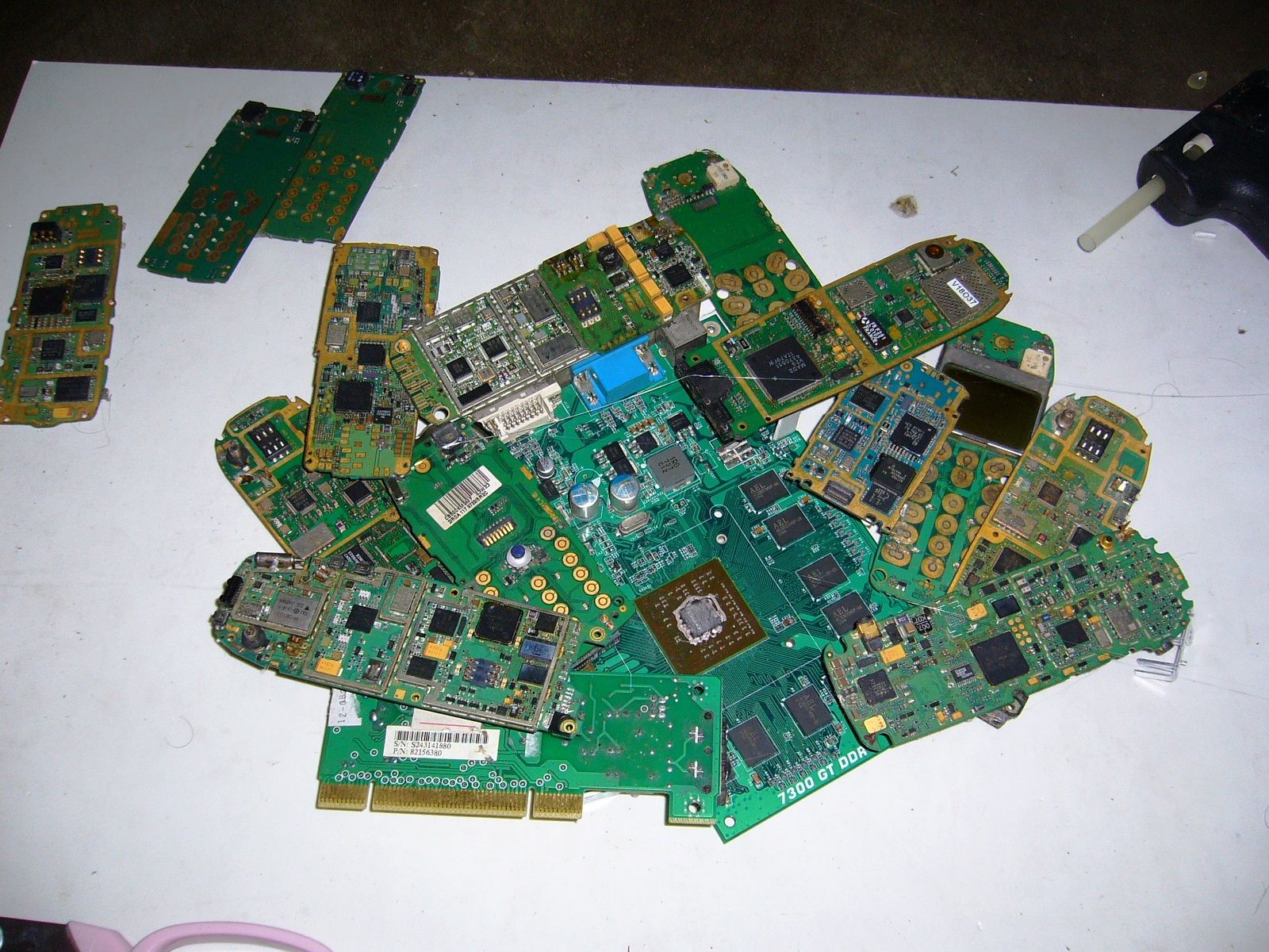 Artwork From Cell Phone PCB - Instructables