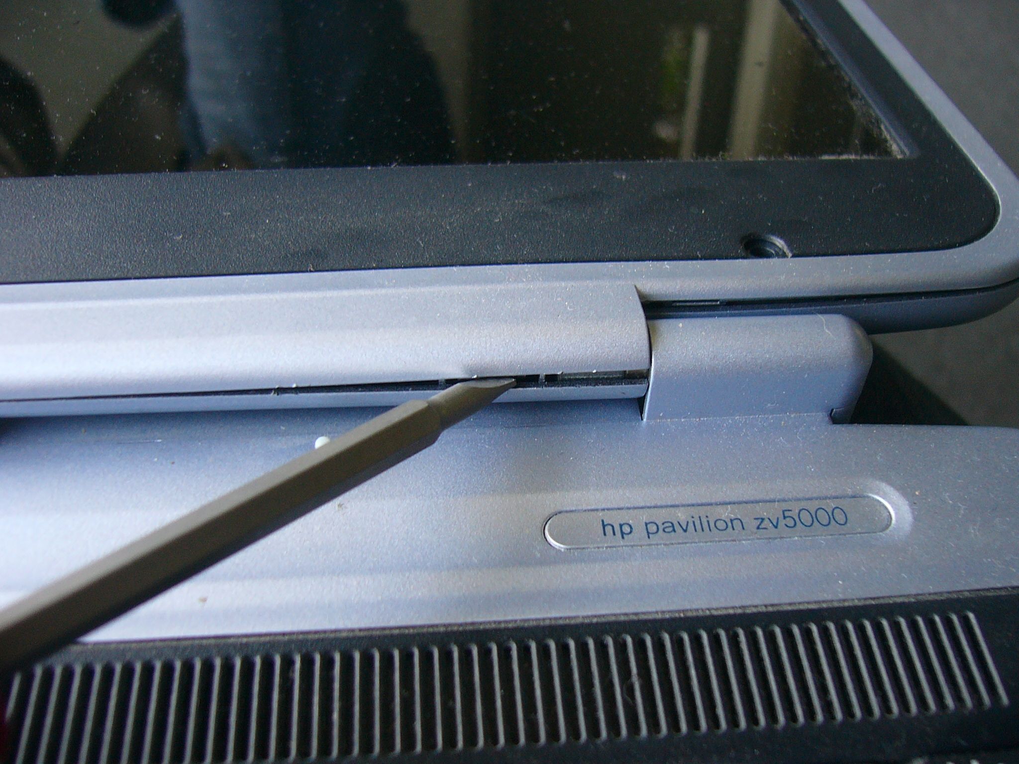 How to Take Apart a Laptop : 8 Steps - Instructables