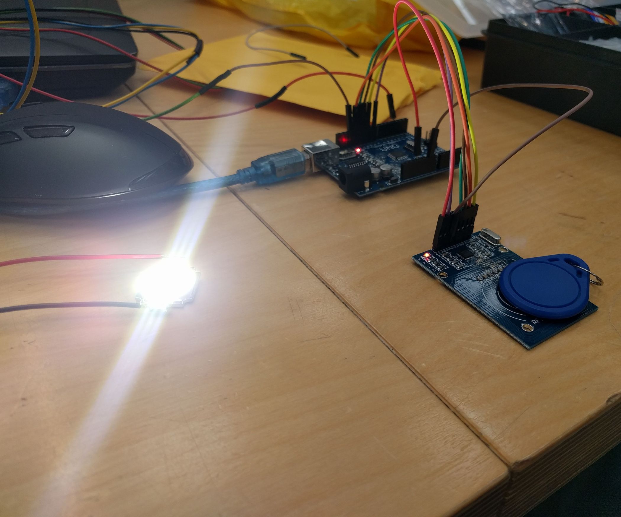 TfCD: RFID Door Light : 7 Steps (with Pictures) - Instructables