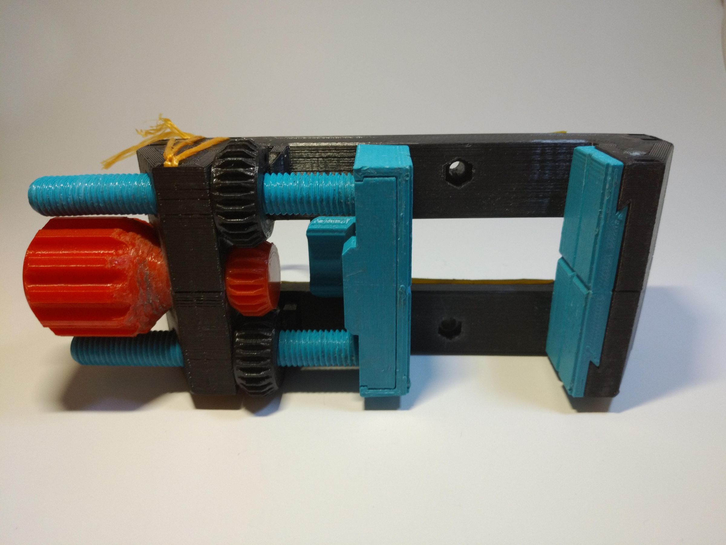 DIY Easy Bench Vise : 12 Steps - Instructables