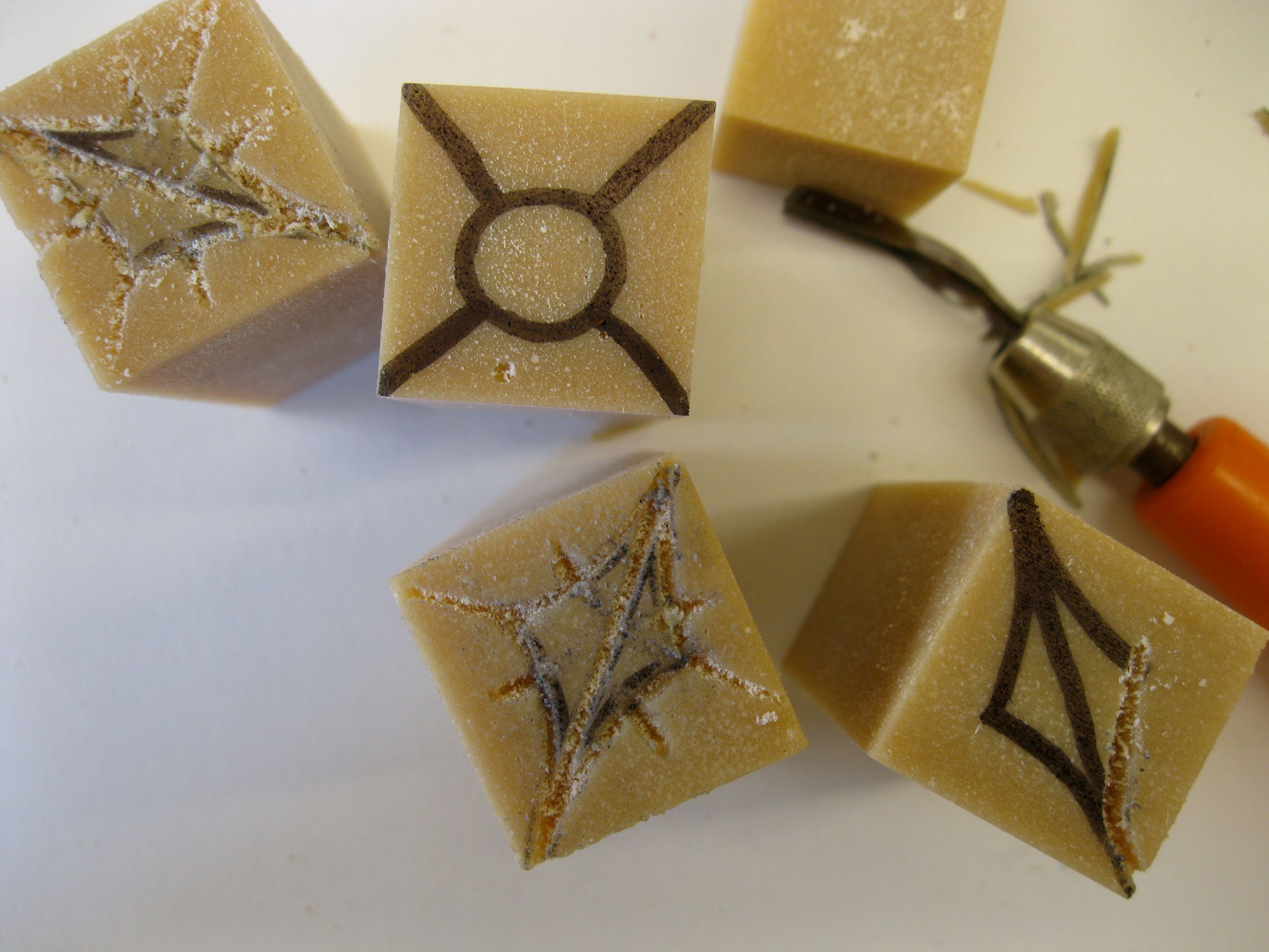 Snowflake Pattern Gift Wrap : 18 Steps (with Pictures) - Instructables