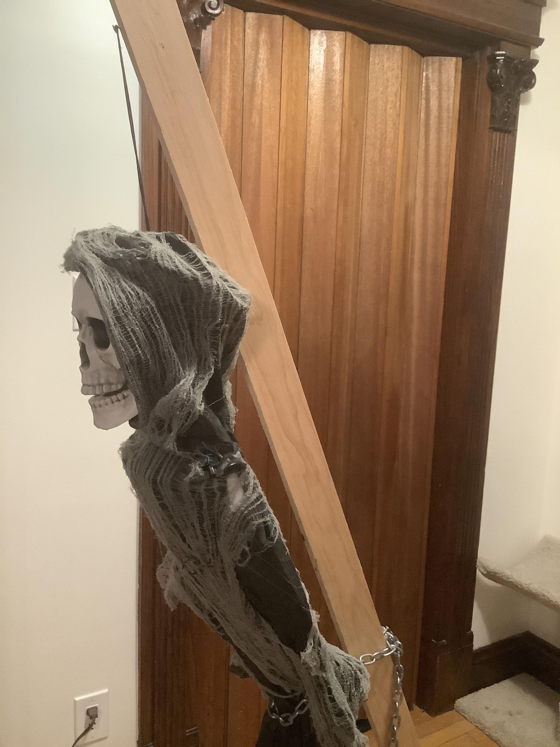 DIY Remote Control Halloween Pop Up Anamatronic : 6 Steps - Instructables