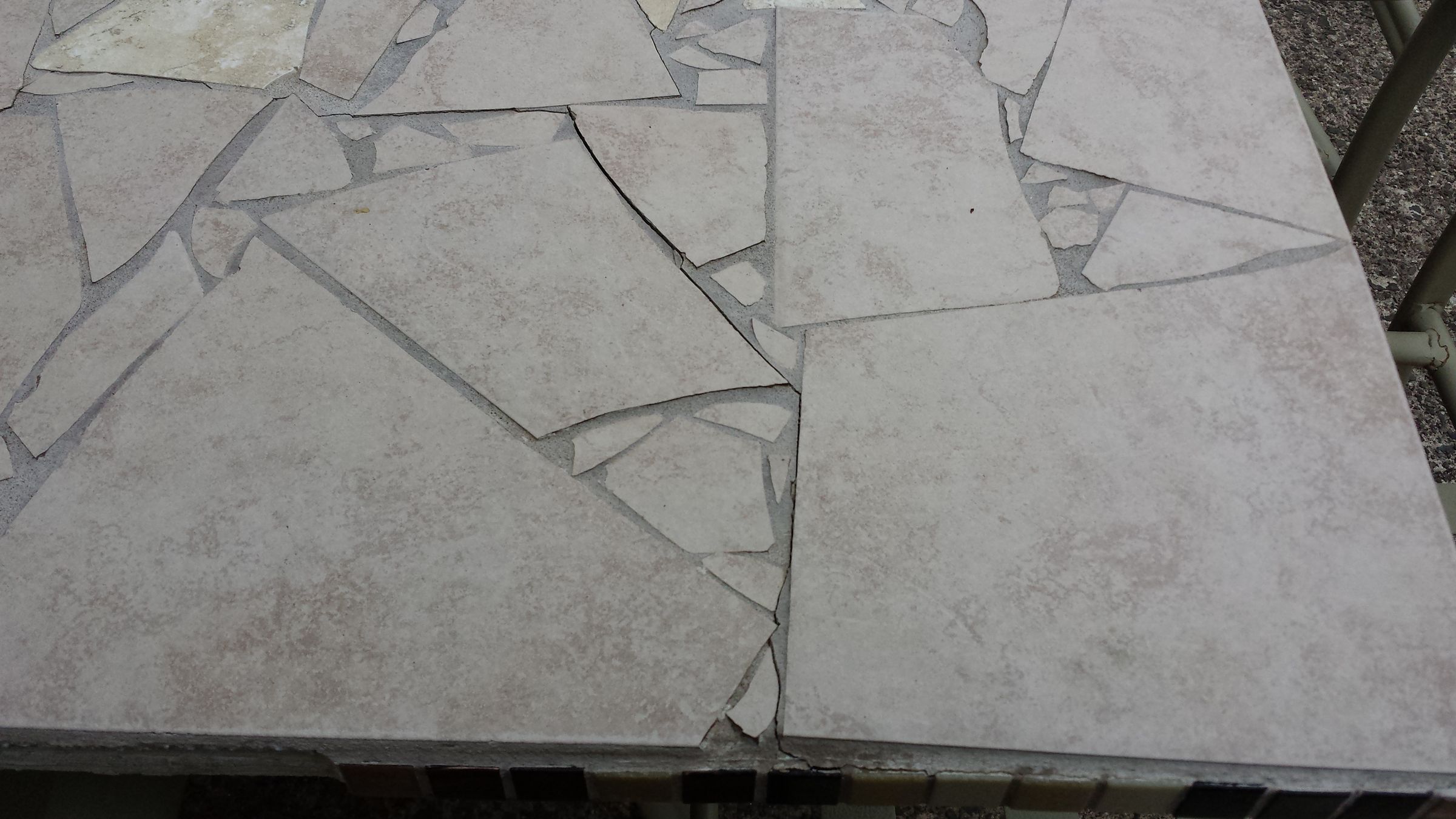 Fail! Patio Table Top Replacement : 5 Steps (with Pictures) - Instructables