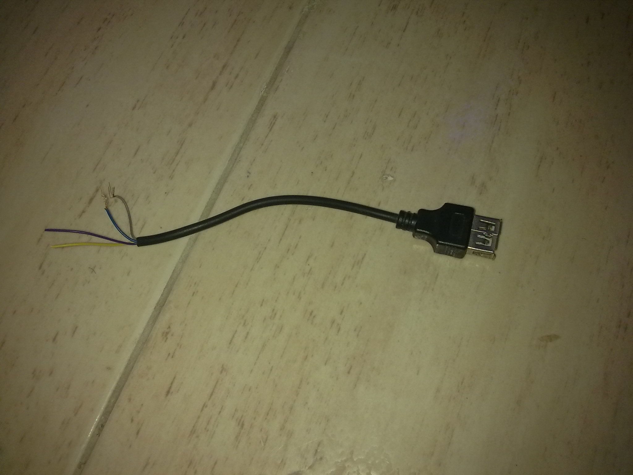 Turn an Old Speaker Into an MP3 Player in 10 Minutes : 4 Steps ...