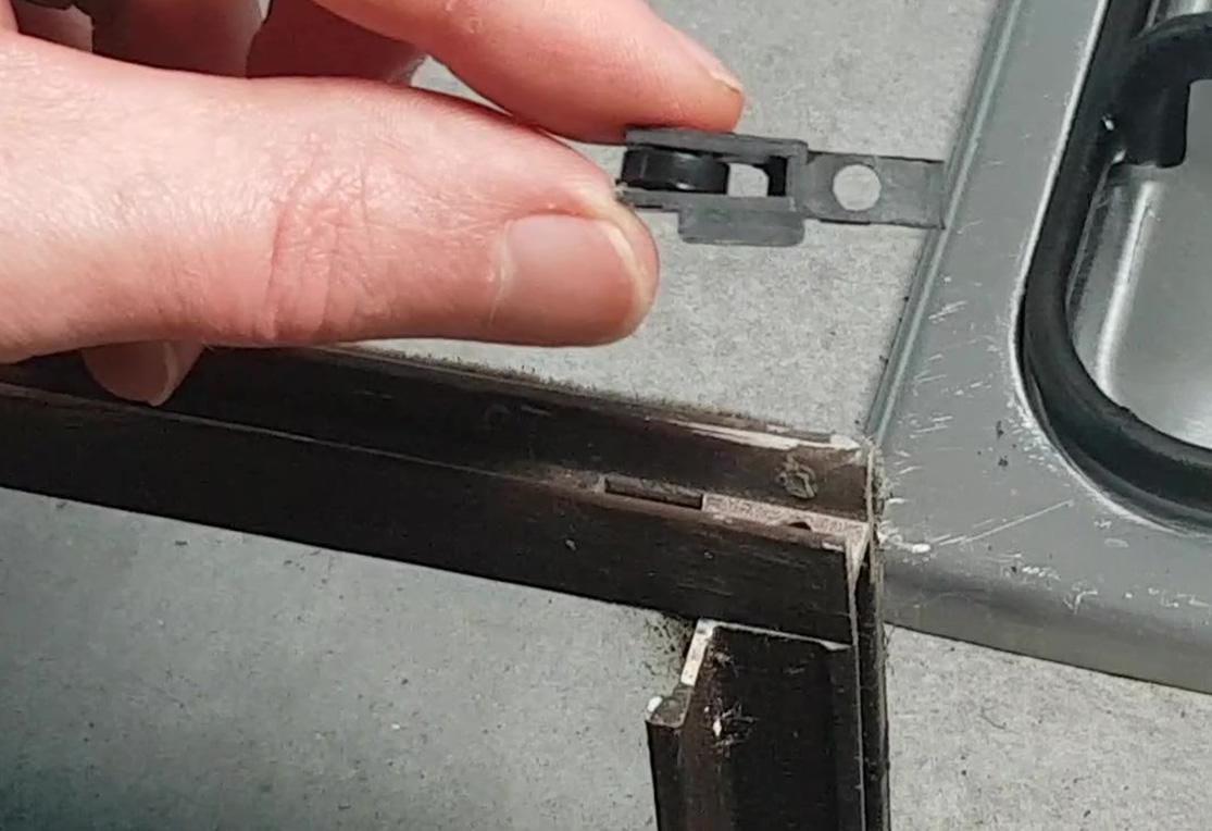 Fixing Sliding Aluminium Windows : 5 Steps (with Pictures) - Instructables