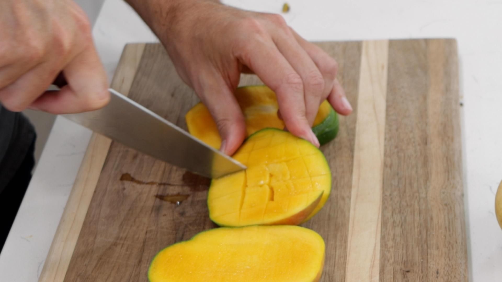 How to Eat a Mango : 7 Steps (with Pictures) - Instructables