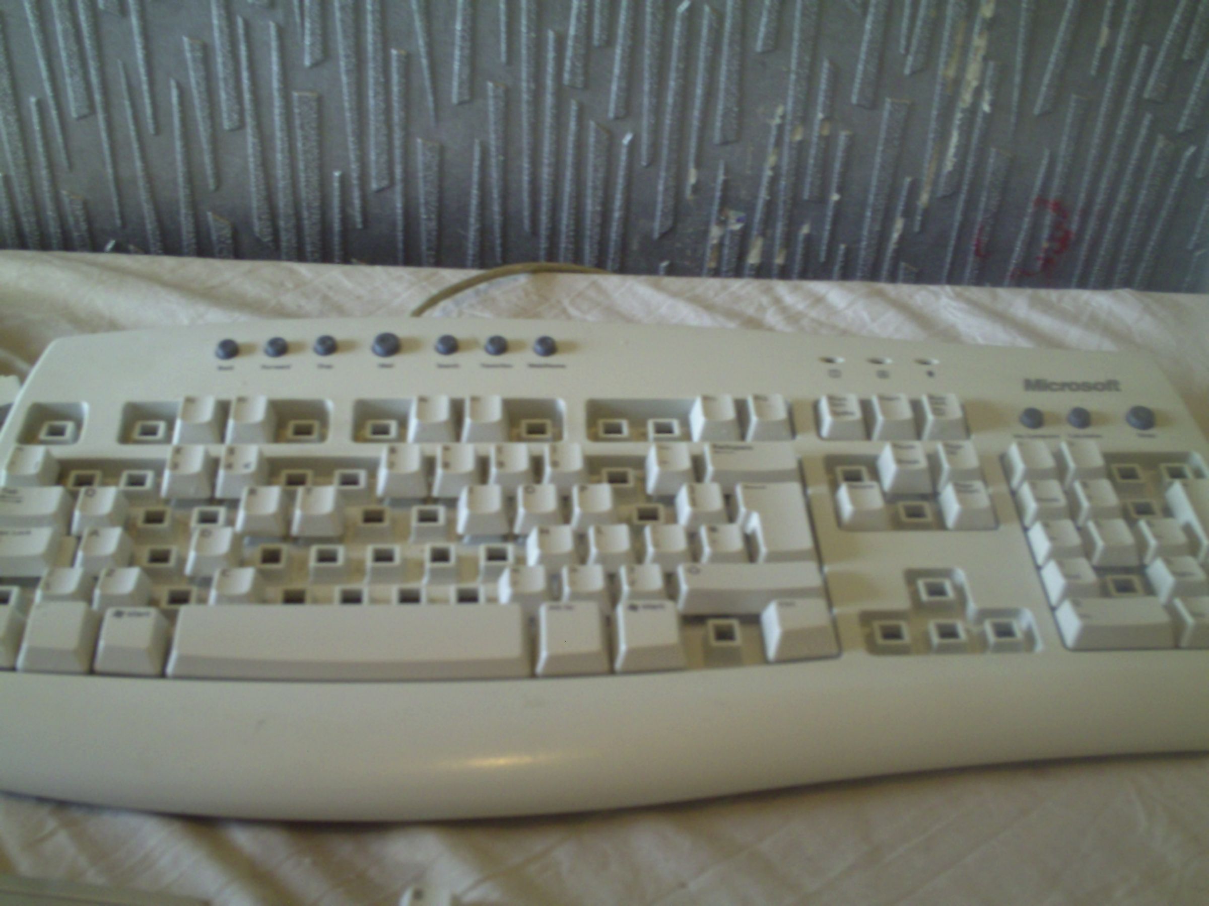 How to Make Your Keyboard Look As Good As New. : 9 Steps - Instructables
