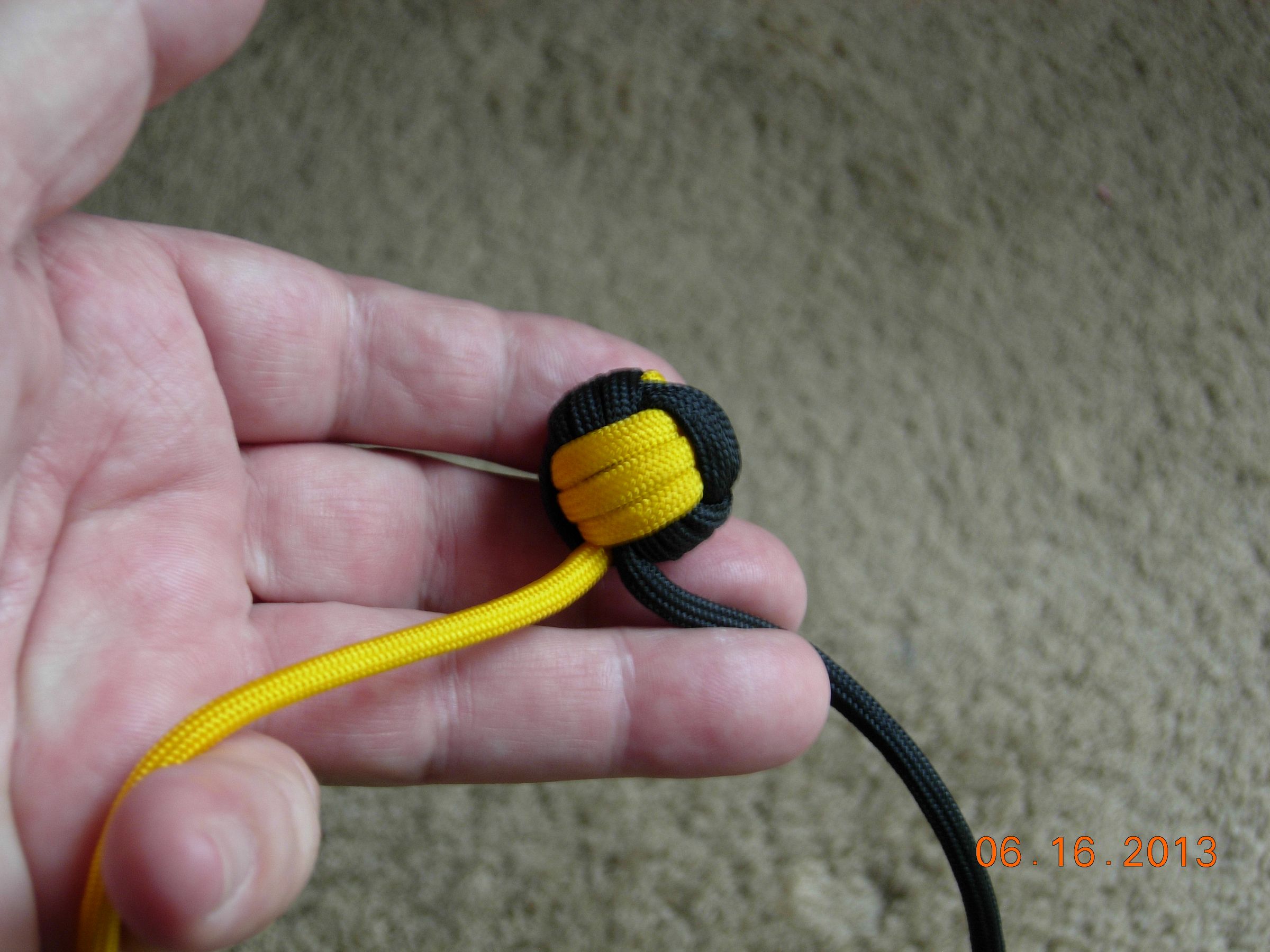 Two Color Monkey Fist Key Fob : 6 Steps - Instructables