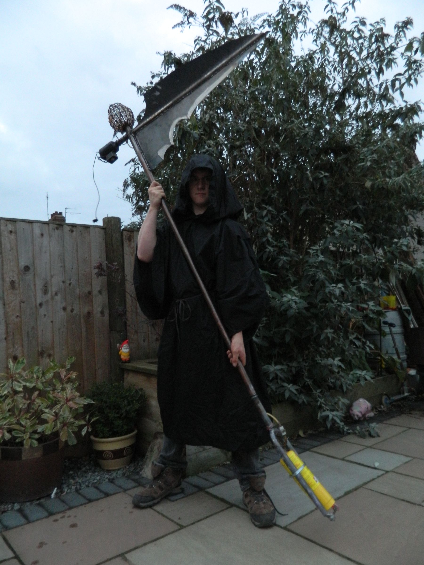 Ruben's Tube Fire Scythe Engineering Project / Prop : 8 Steps (with ...