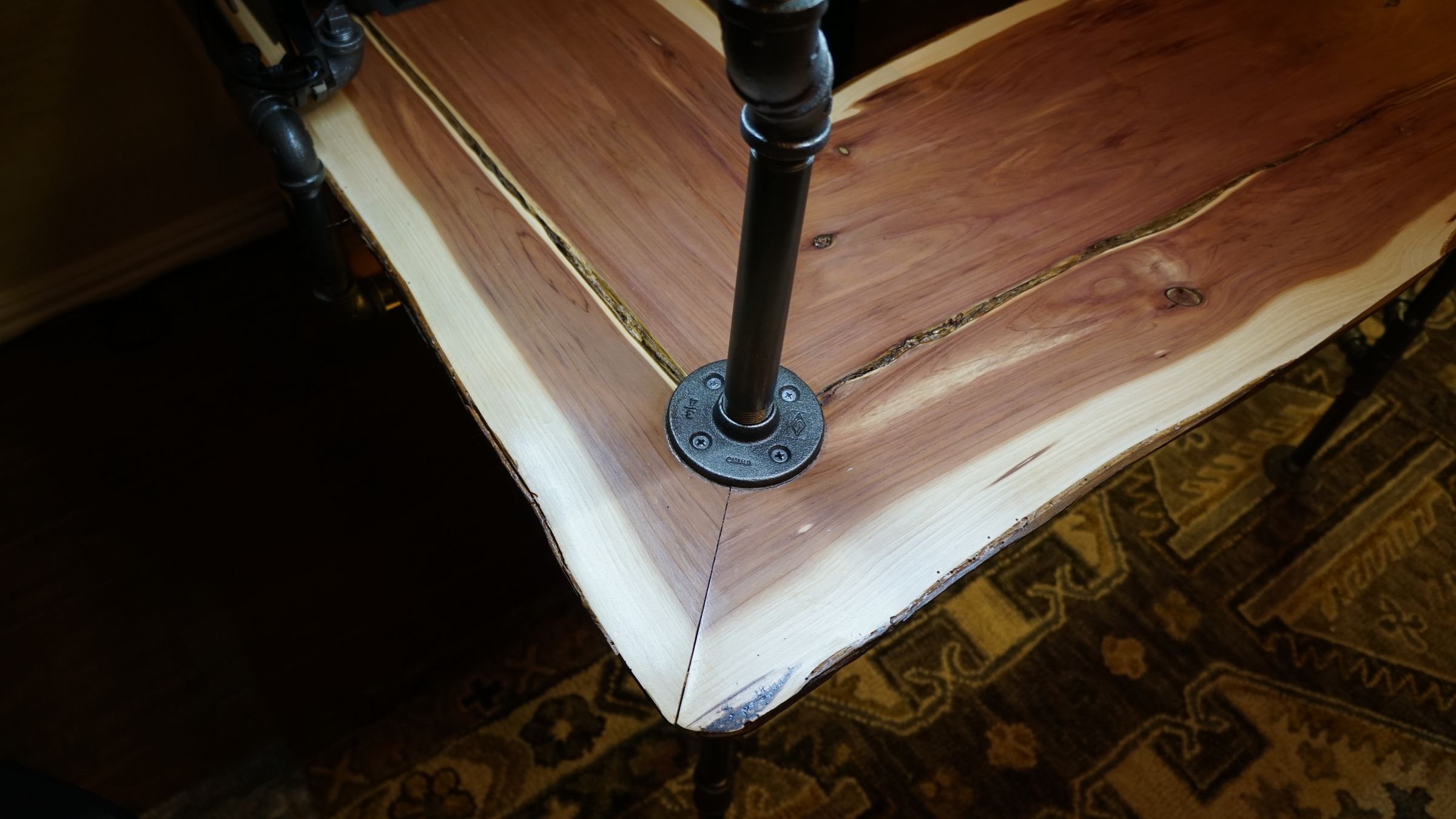 Live Edge Cedar Industrial Computer Desk : 8 Steps (with Pictures ...