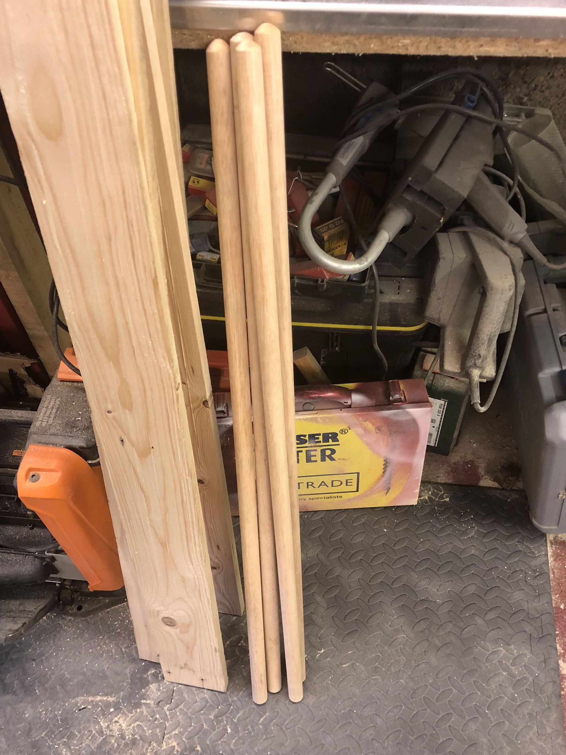 Broom Shaft and MDF Tall Plant Stand El Cheapo! : 5 Steps (with ...