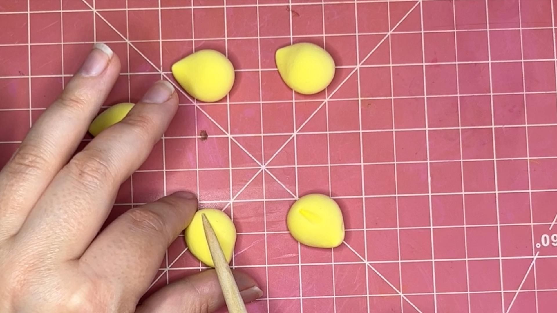 Cute and Easy Sunflower Tutorial Using Foam Clay : 6 Steps (with ...